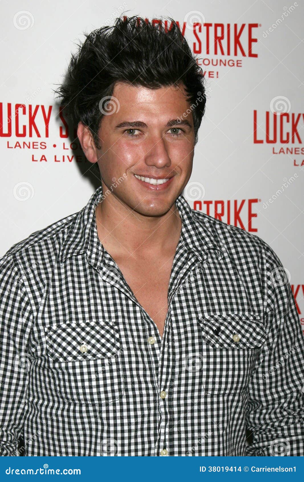 Brandon Michael Bayda editorial stock image. Image of november - 38019414