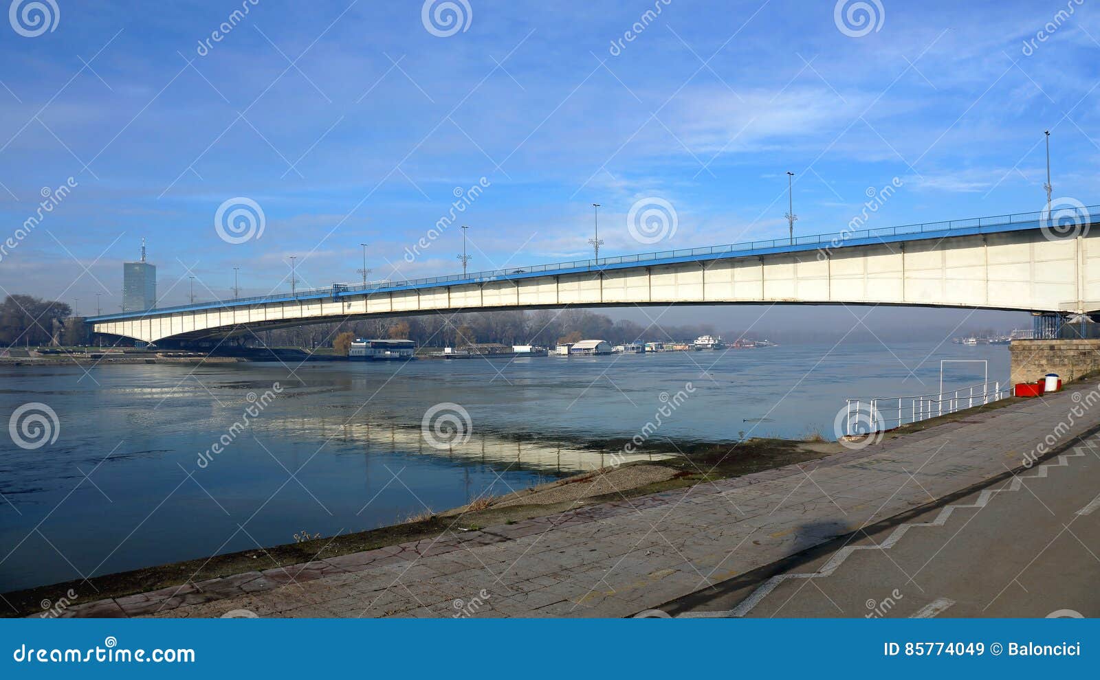 Branko Bridge Belgrade imagen de archivo. Imagen de puente - 85774049