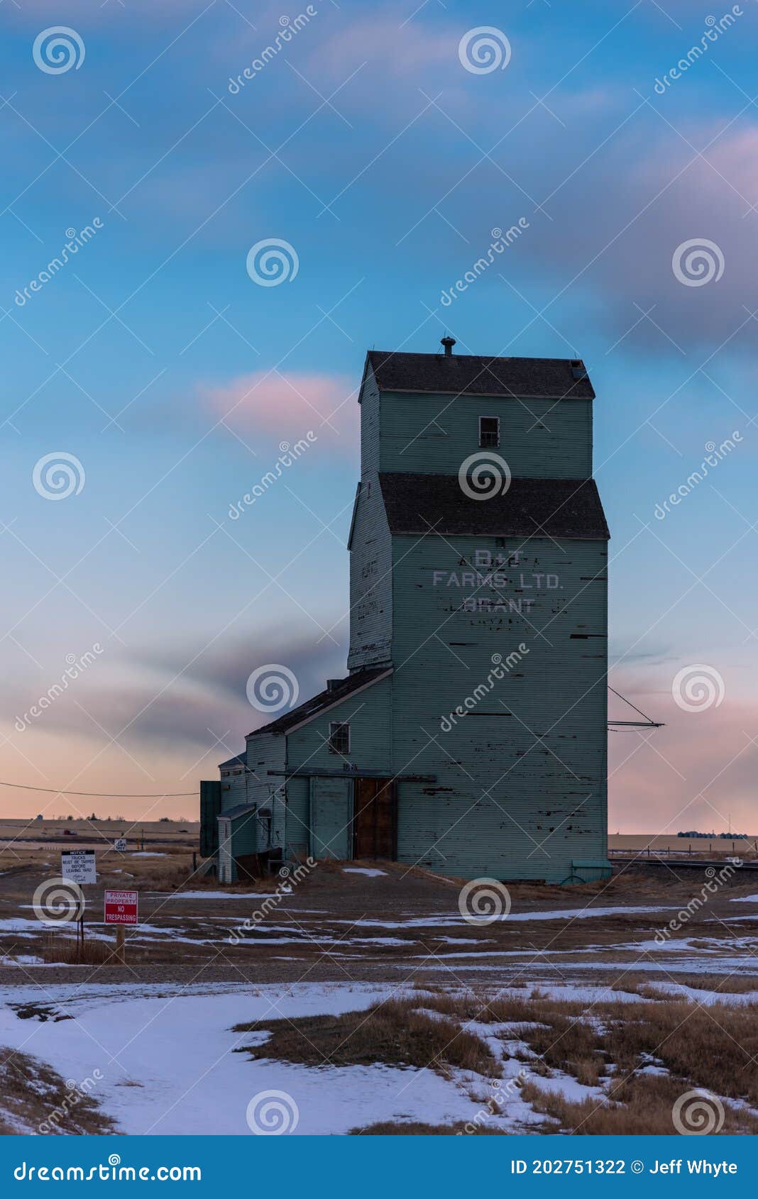 Brant`s Old Alberta Wheat Pool Grain Elevator Editorial Photography ...