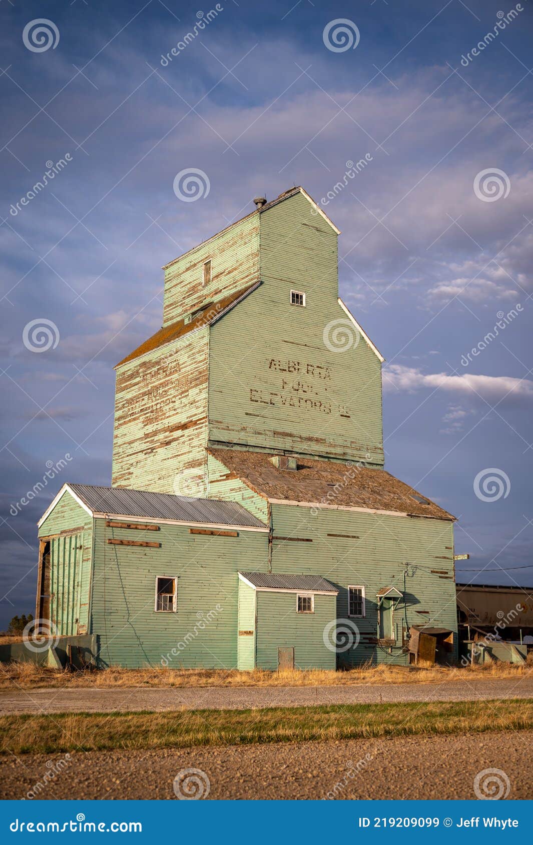Brant`s Old Alberta Wheat Pool Grain Elevator Editorial Image ...