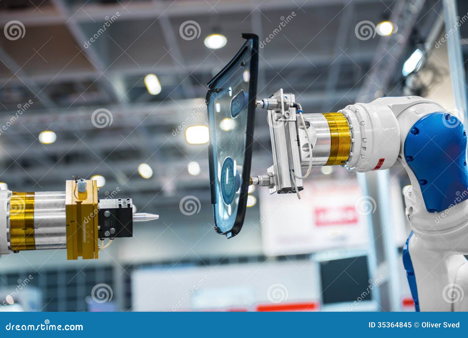 Bras De Robot Dans Une Usine Image stock - Image du fabrication, métal ...