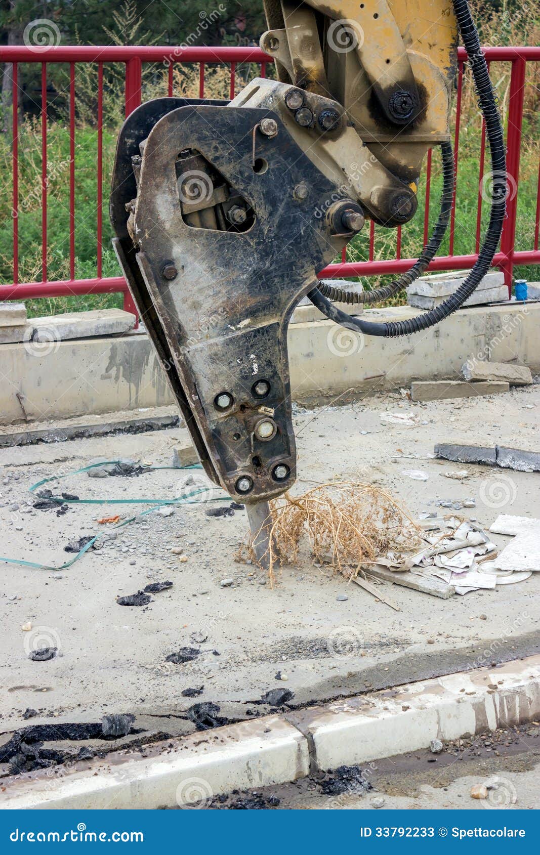 Bras hydraulique cassant 2 image stock. Image du poussière - 33792233