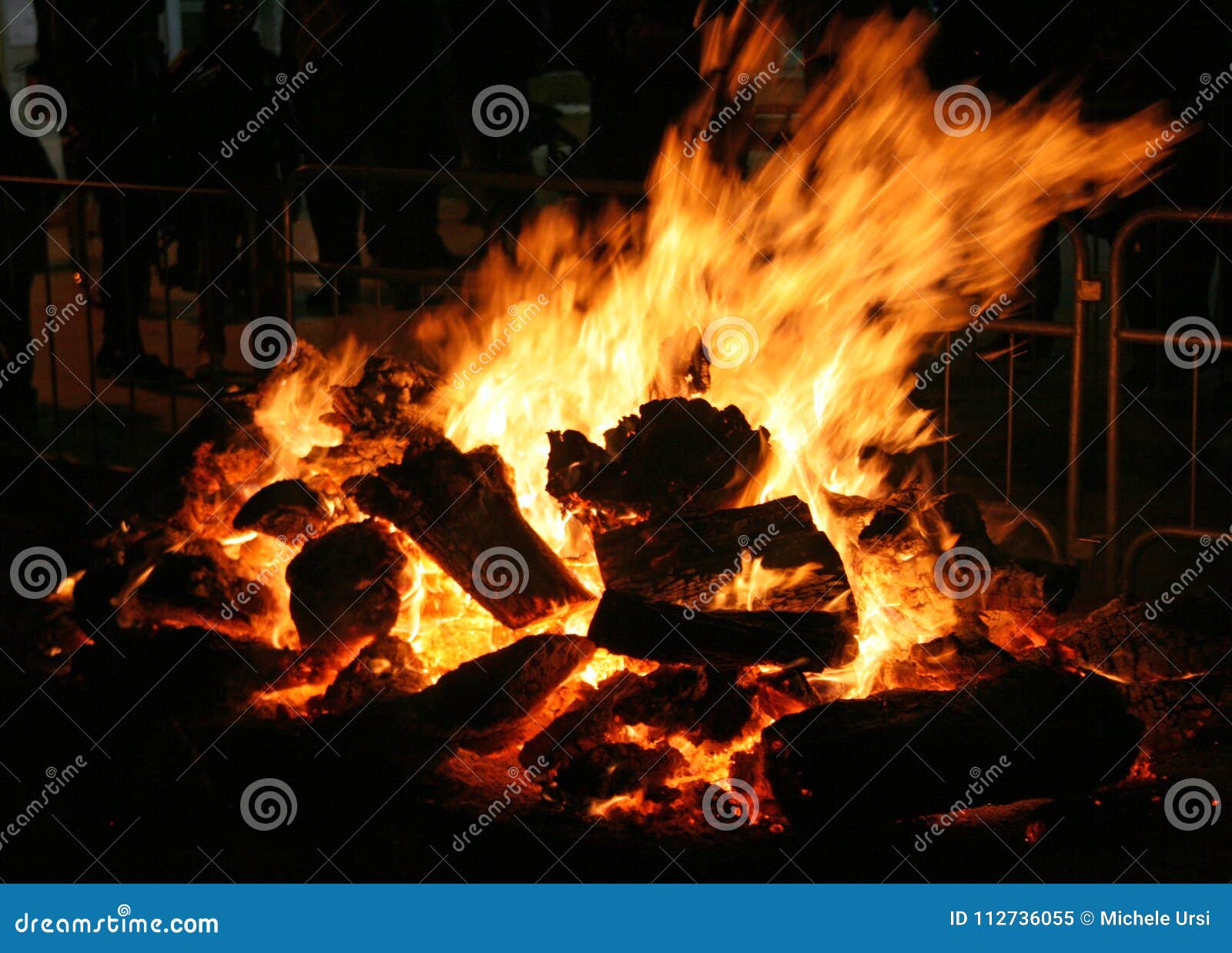 Brasa fotografering för bildbyråer. Bild av varmt, orange - 112736055