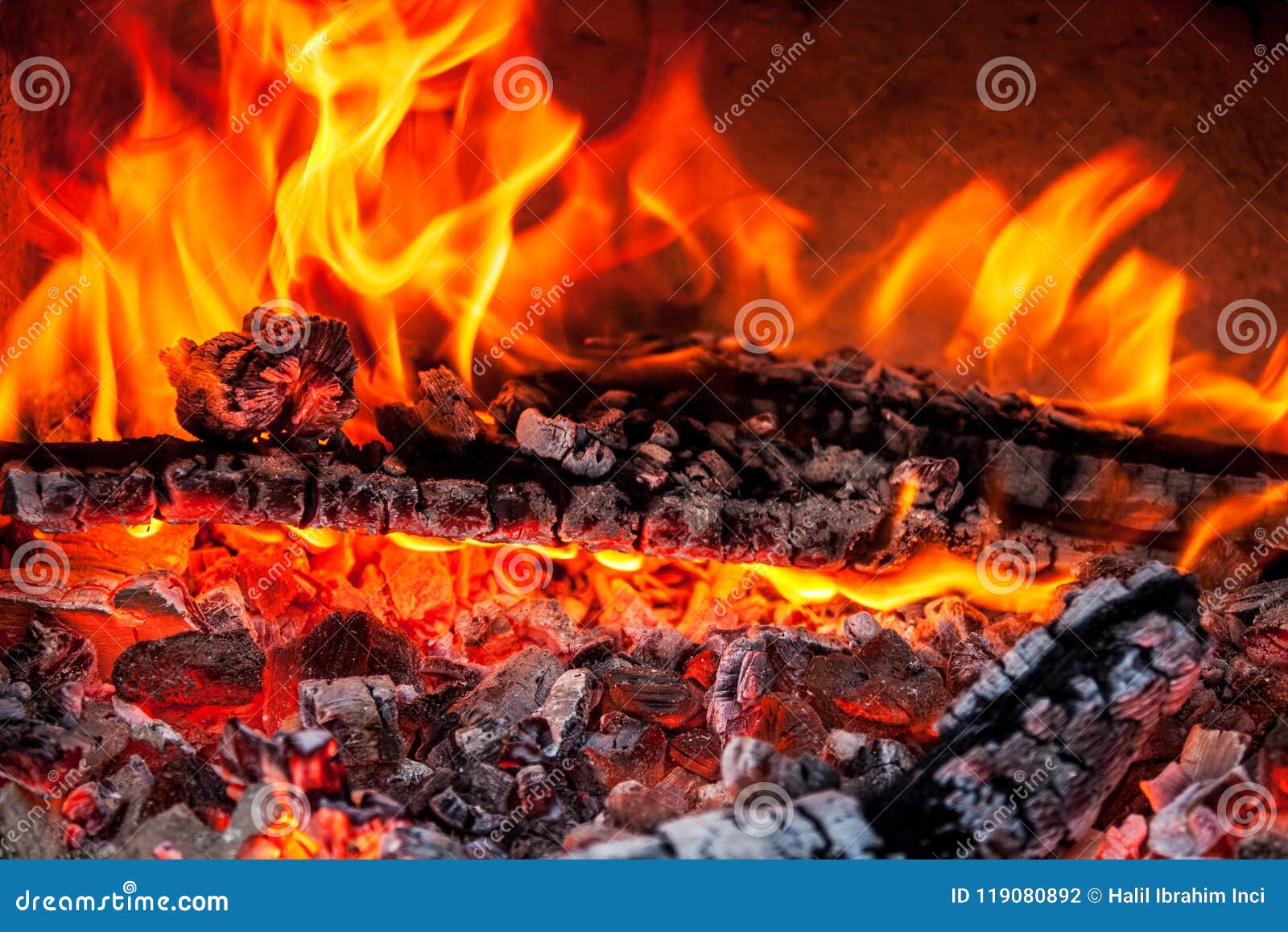 Brasa do fogo foto de stock. Imagem de explosivo, feroz - 119080892