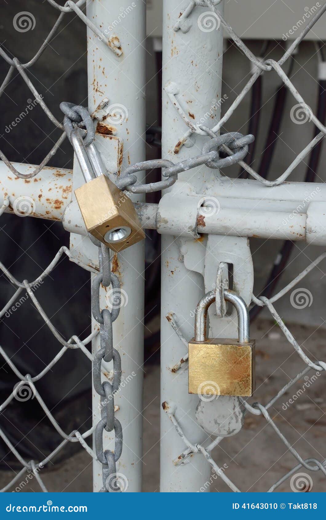 Brass Padlock and Metal Door Stock Photo - Image of open, metal: 41643010