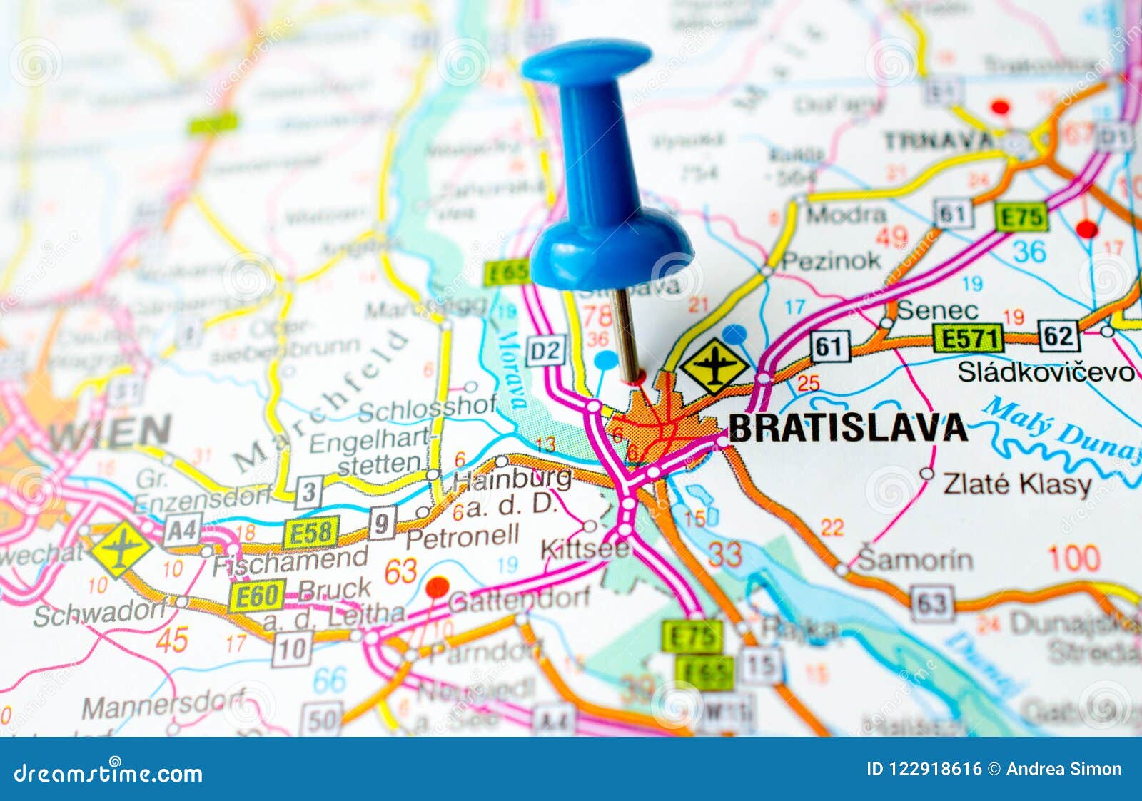 Bratislava en mapa foto de archivo. Imagen de correspondencia - 122918616