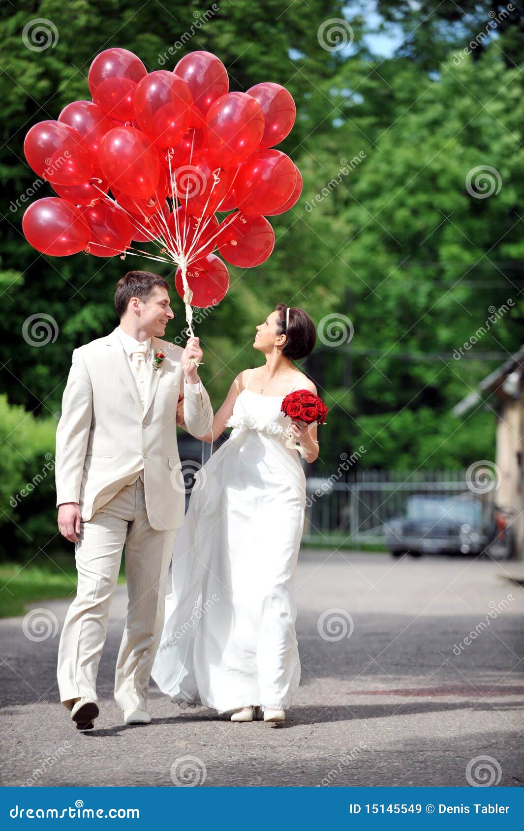 Braut und Bräutigam stockbild. Bild von ballon, kleid - 15145549