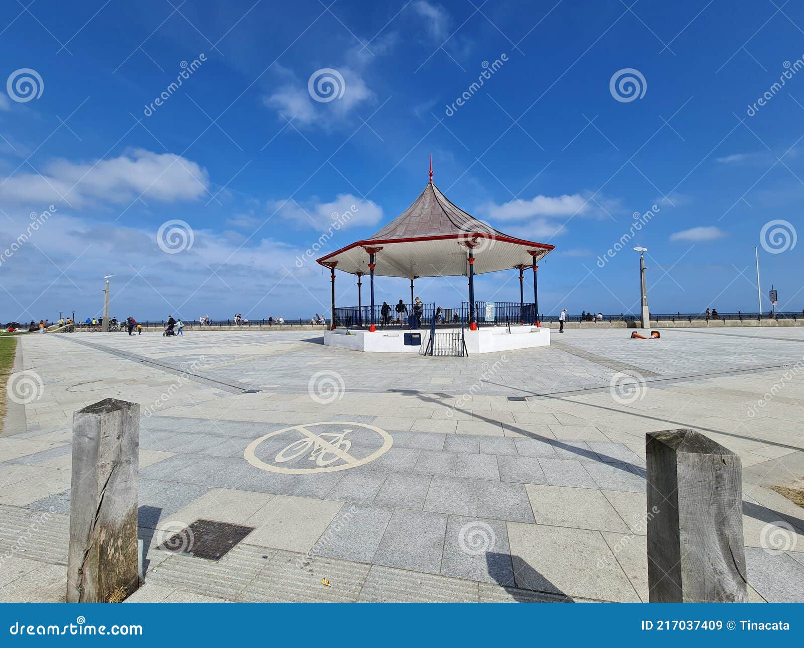 Bray Beach and Promenade Park Editorial Stock Image - Image of sunny ...