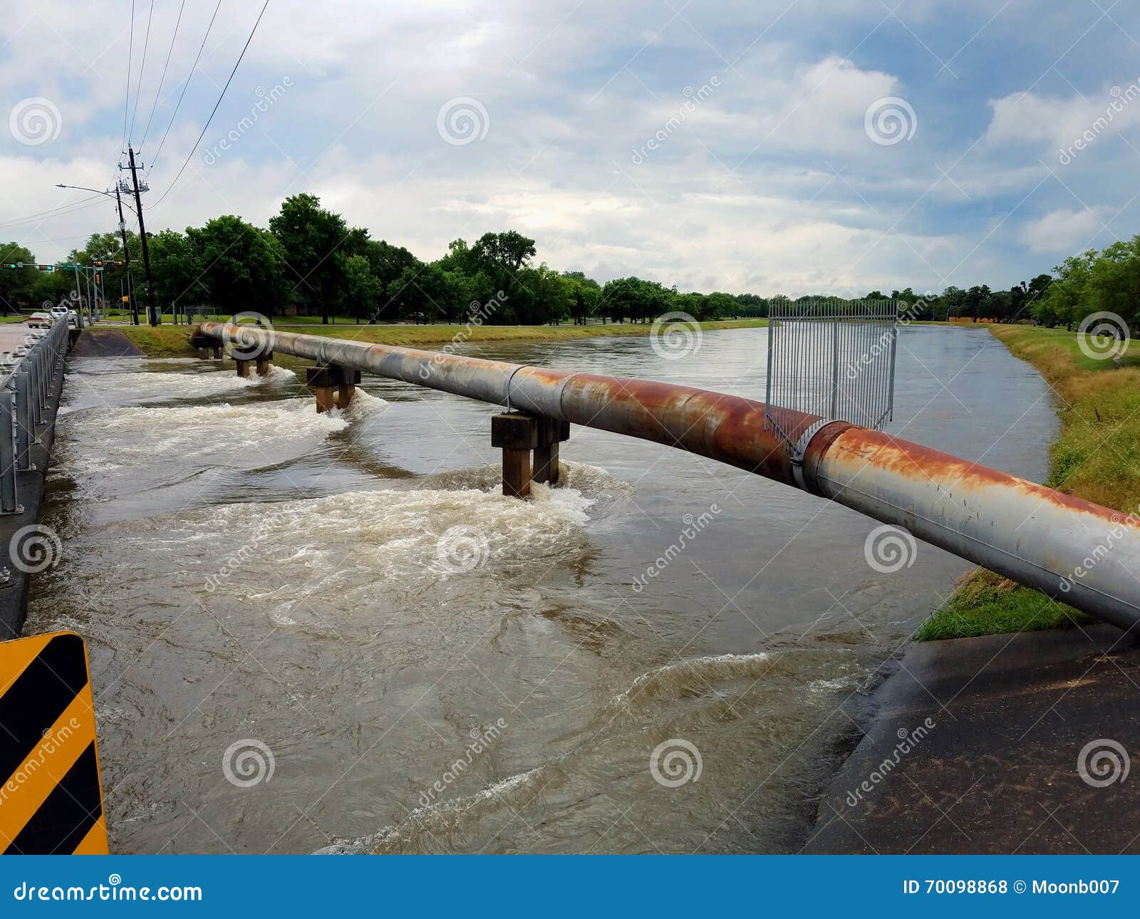 Brays Bayou Houston editorial stock photo. Image of raging - 70098868
