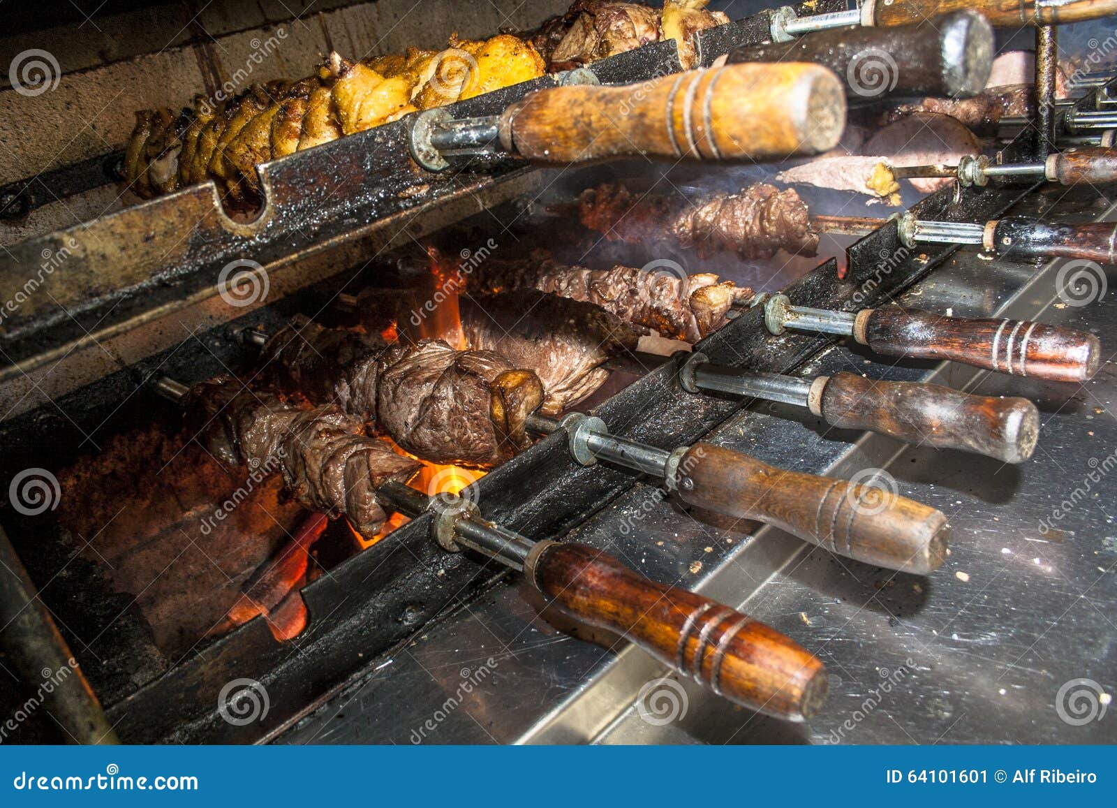 Braziliaanse Barbecue stock afbeelding. Image of hitte - 64101601