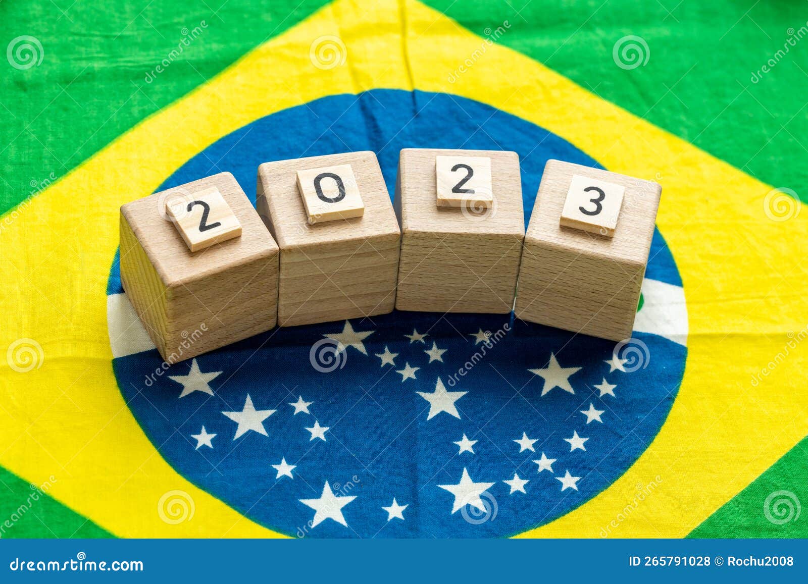 Braziliaanse Vlag Met Houten Blokken Met Het Symbool Van Het Komende ... Braziliaanse Vlag Met Houten Blokken Met Het Symbool Van Het Komende ...