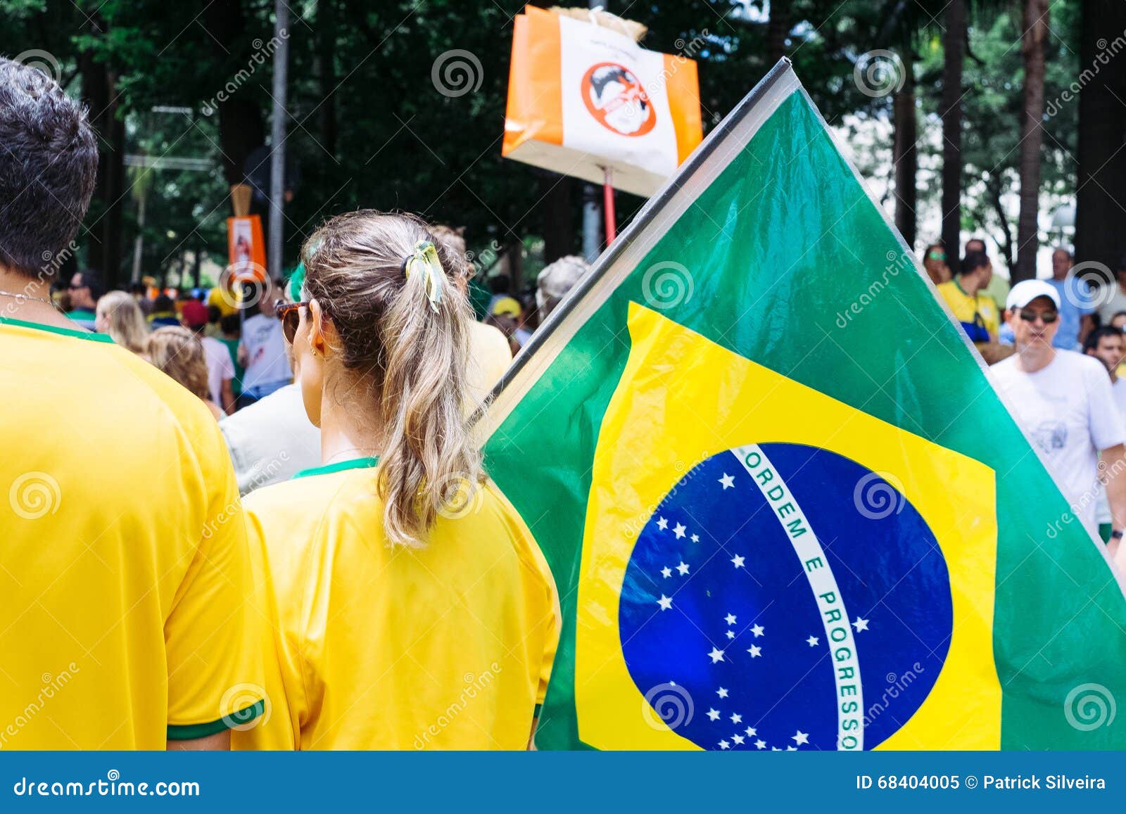 Brazilian Crowd editorial image. Image of crowd, nationalism - 68404005