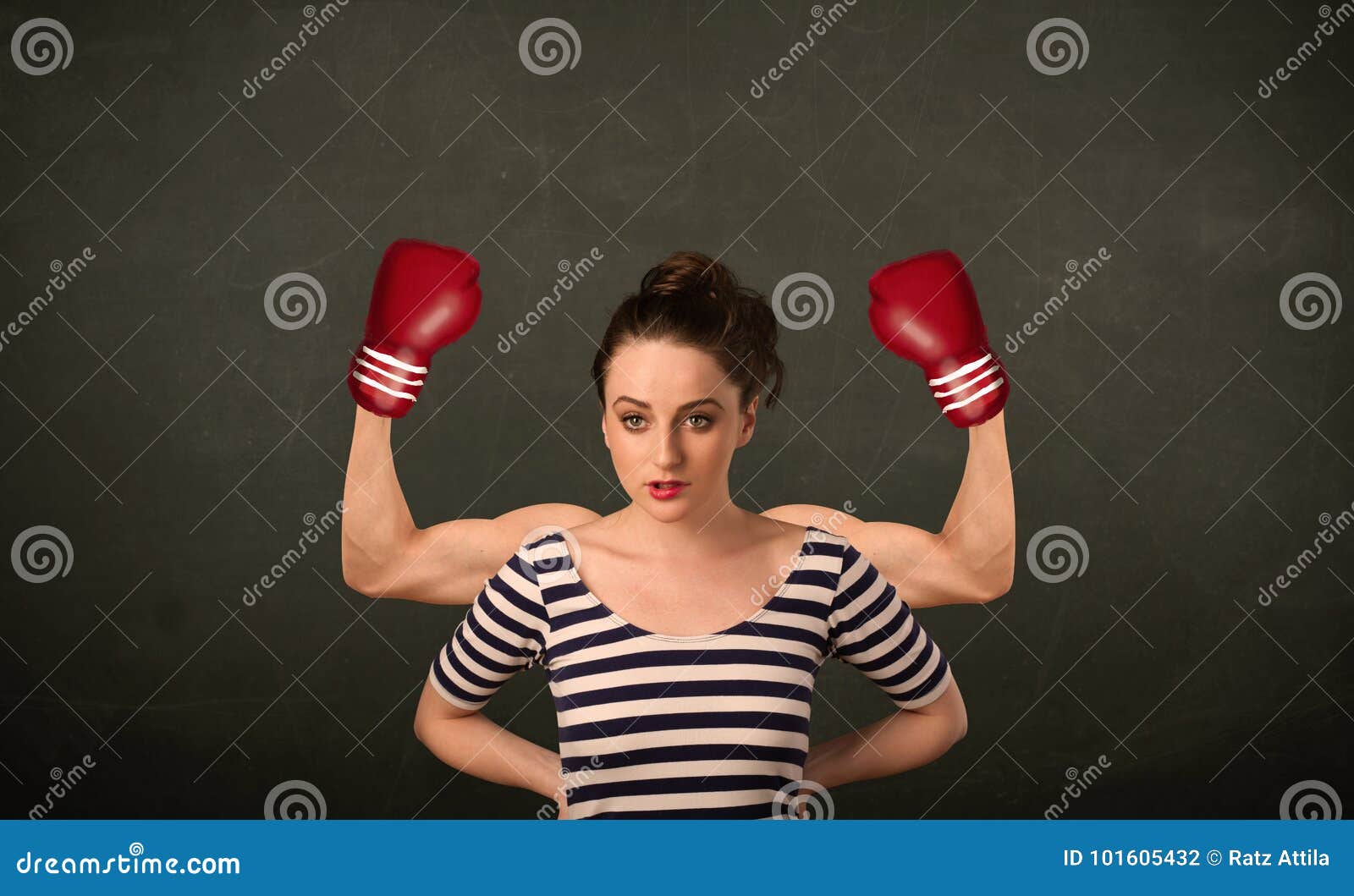 Brazos Fuertes Y Musculosos Del Boxeador Foto de archivo - Imagen de ...