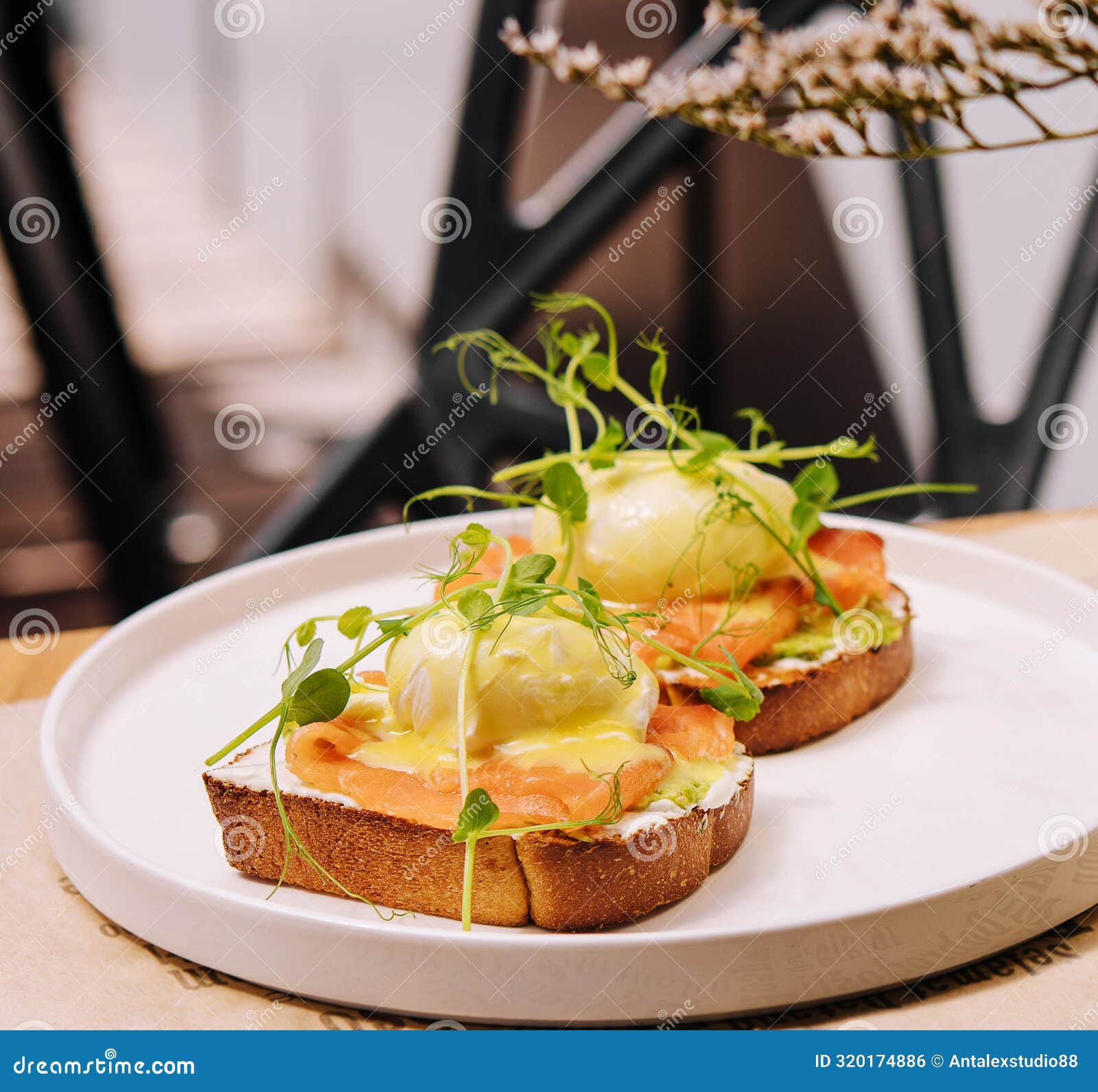 Bread Toast with Smashed Avocado, Salmon and Poached Egg Stock Photo ...