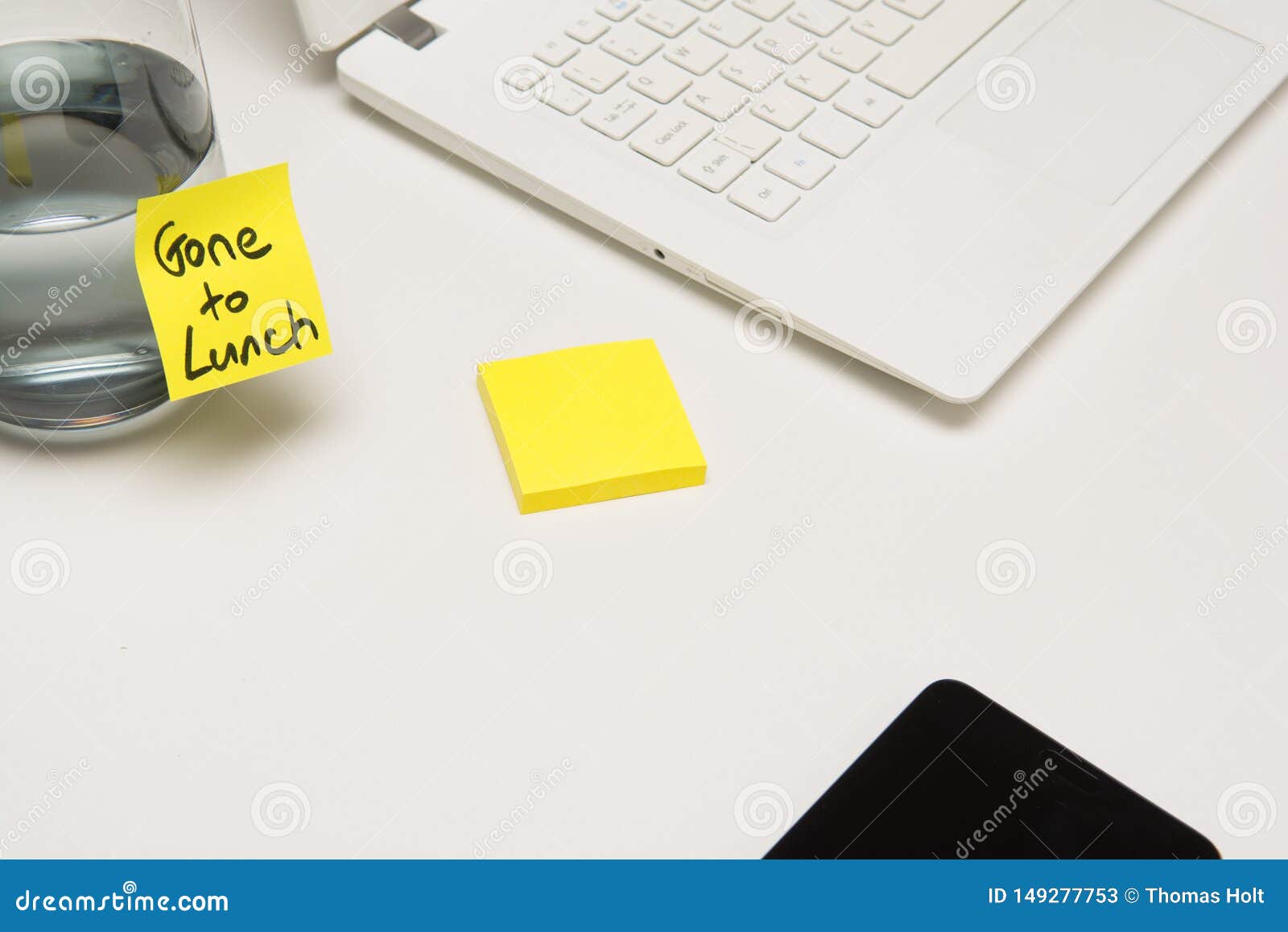 Break Time at the Office, Time for a Lunch Break Note on Computer Stock ...