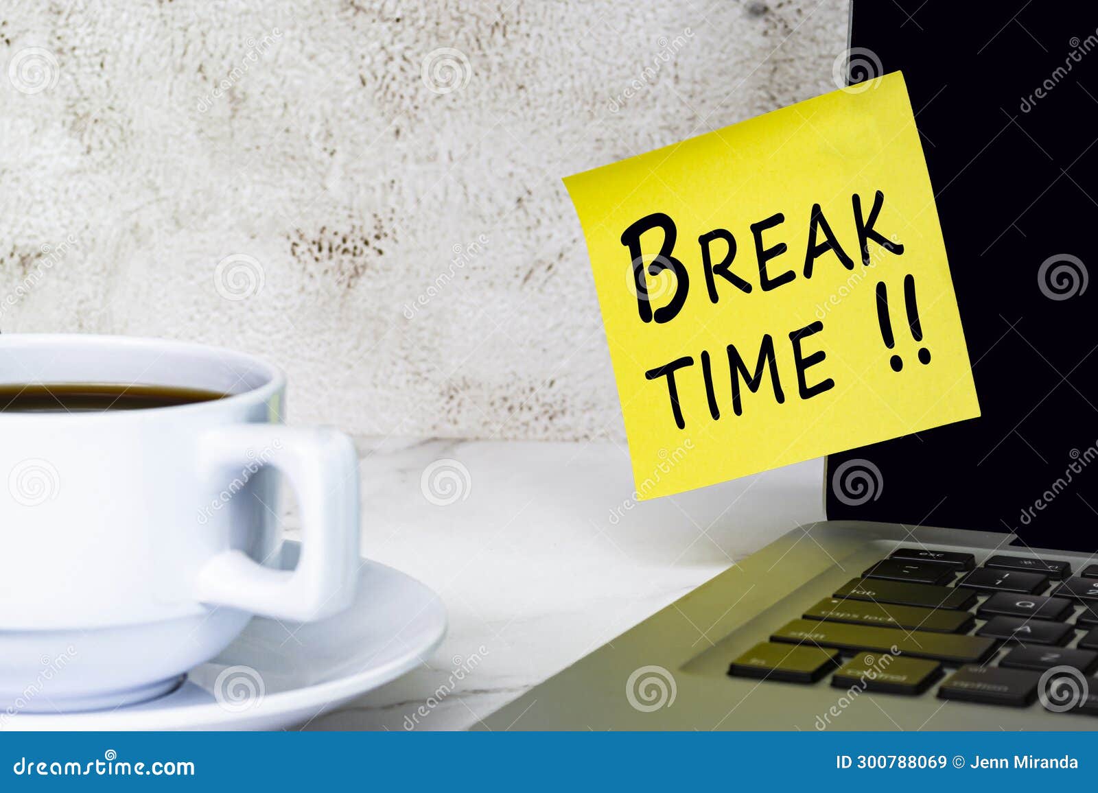 Break Time Text on a Yellow Sticky Note at the Office. Stock Image ...