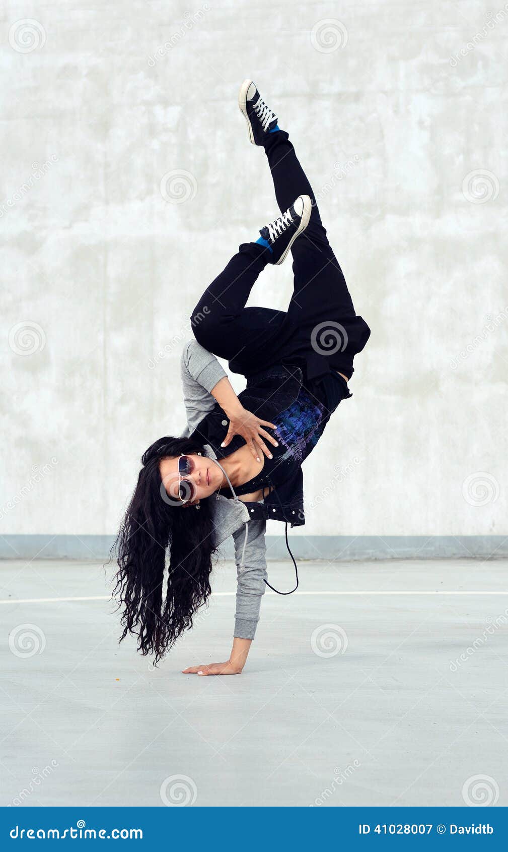 Breakdance Girl on the Street Stock Image - Image of exercise, city ...