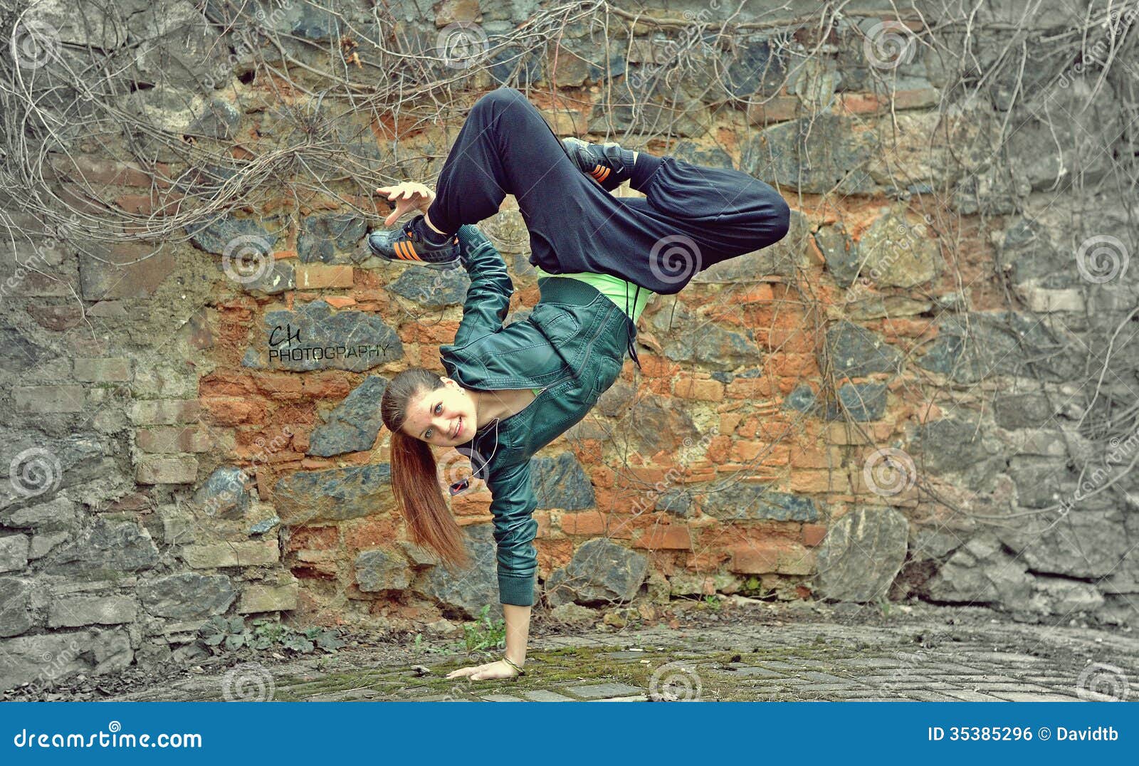 Breakdance girl stock photo. Image of city, break, health - 35385296