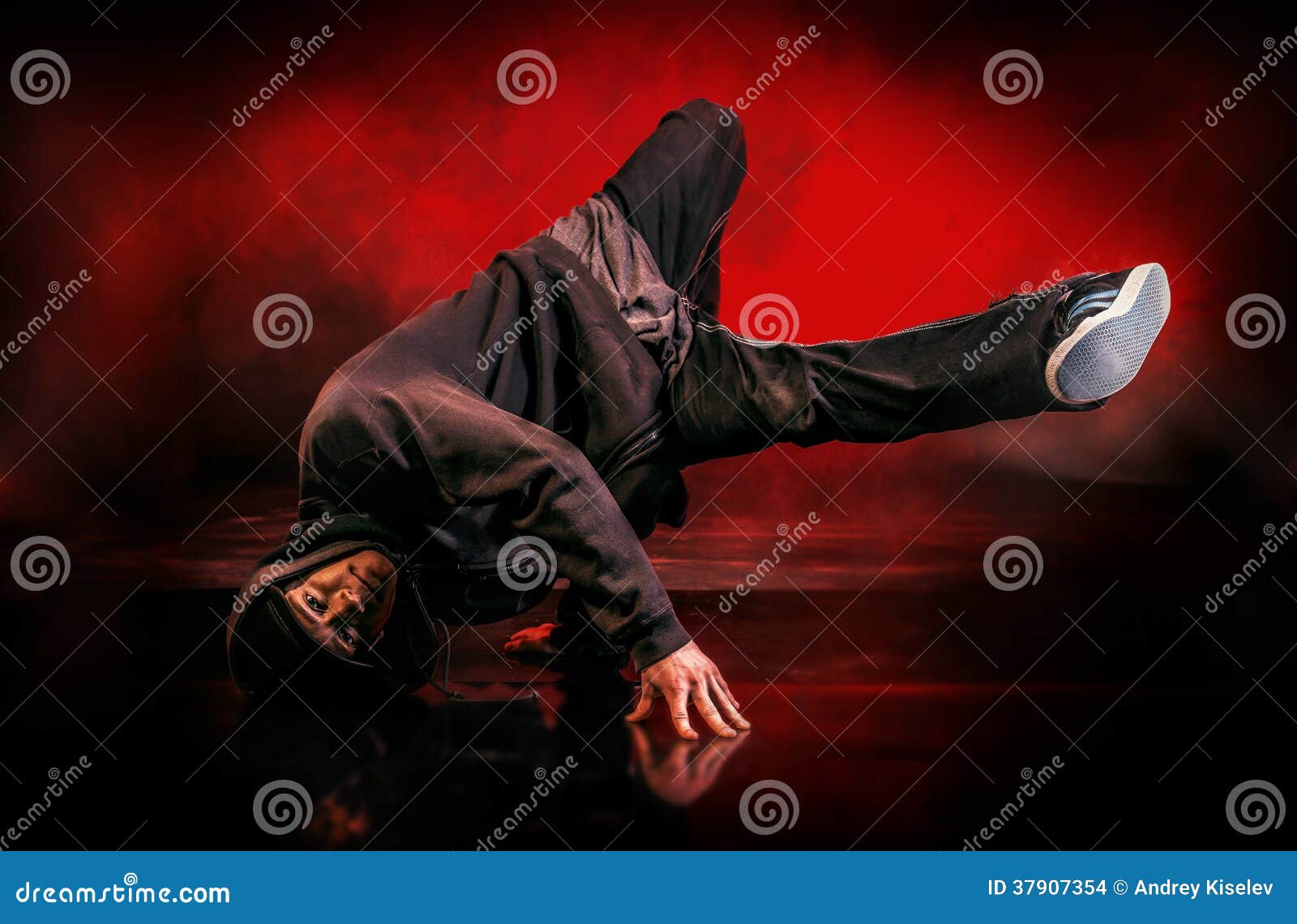 Breakdance stock photo. Image of acrobat, grunge, leap - 37907354