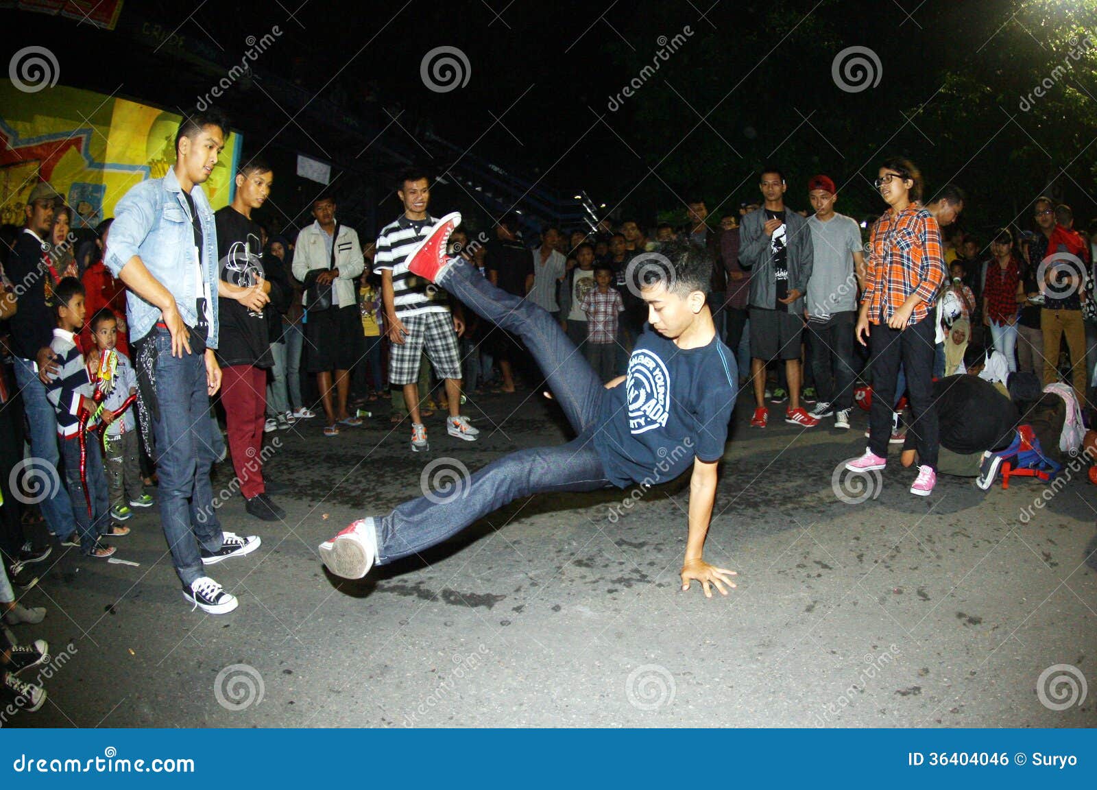 Breakdance editorial photo. Image of central, dance, solo - 36404046