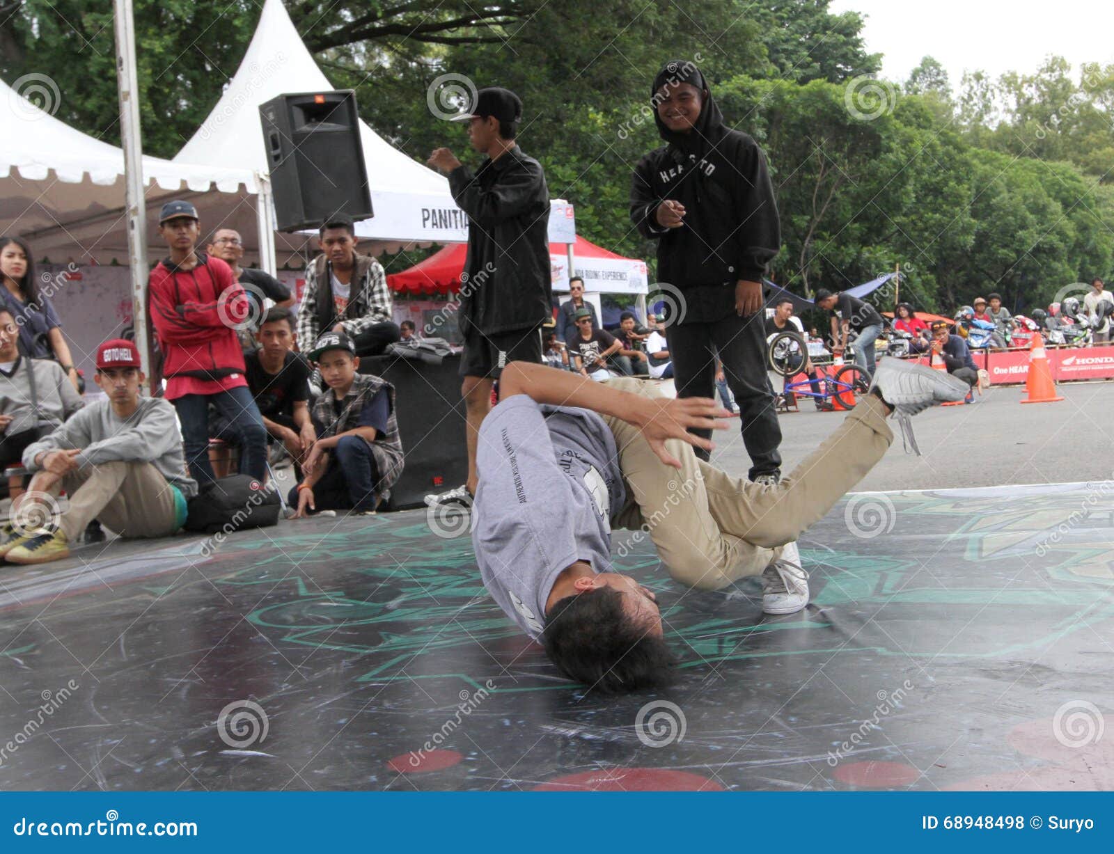 Breakdance editorial stock photo. Image of breakdance - 68948498