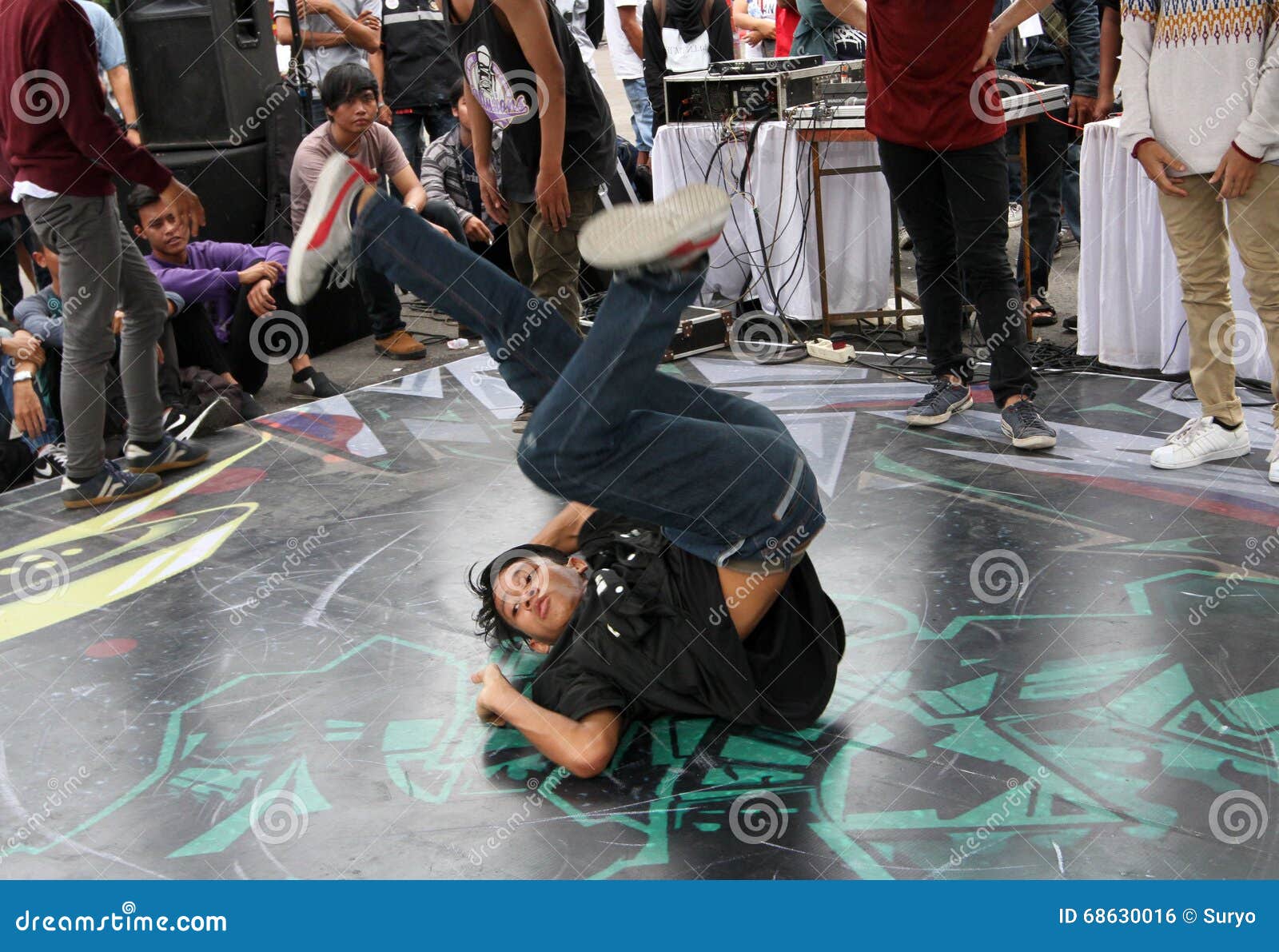Breakdance editorial photo. Image of recreation, central - 68630016