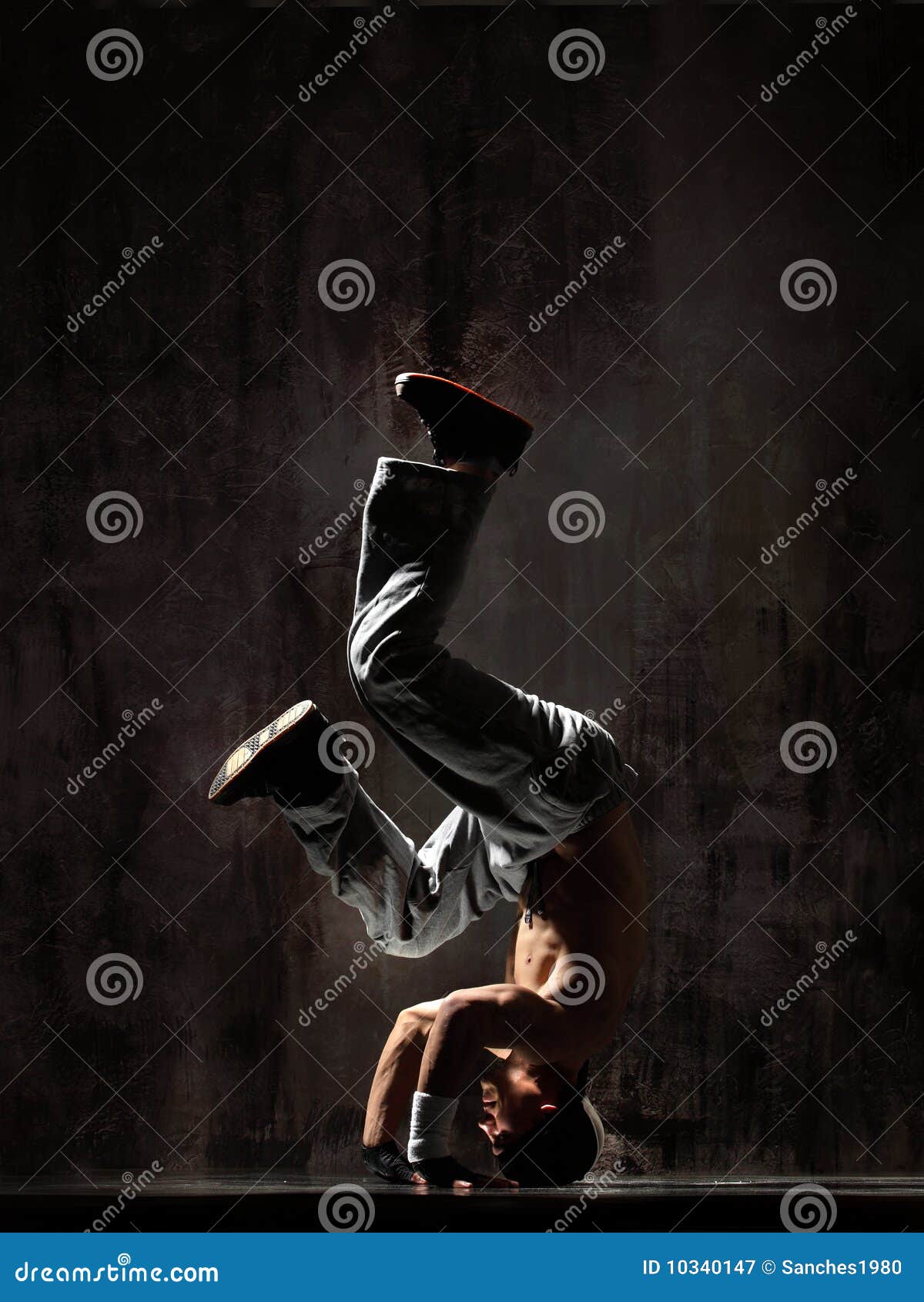Breakdancer obraz stock. Obraz złożonej z wykonawca, przerwa - 10340147