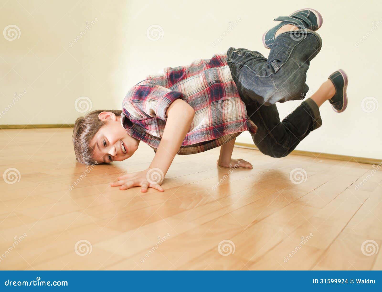 Breakdancer photo stock. Image du enfant, houblon, acrobate - 31599924