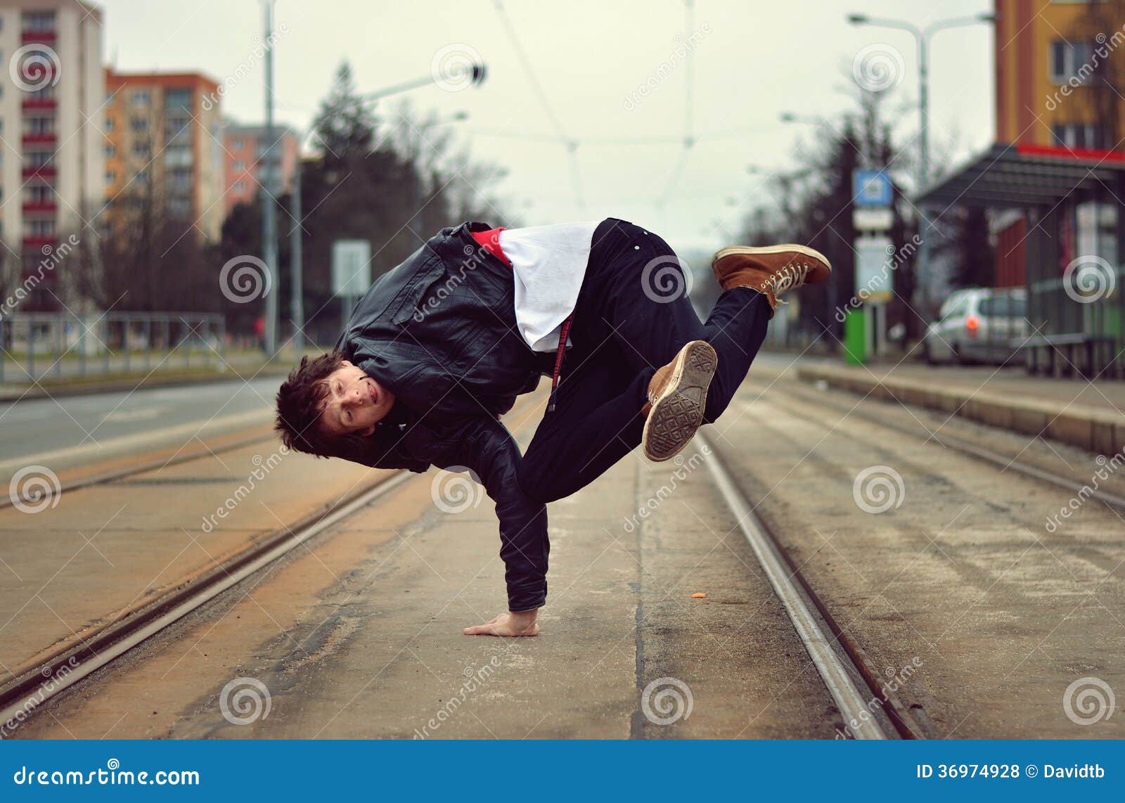 Breakdancer photo stock. Image du mouvement, équilibre - 36974928