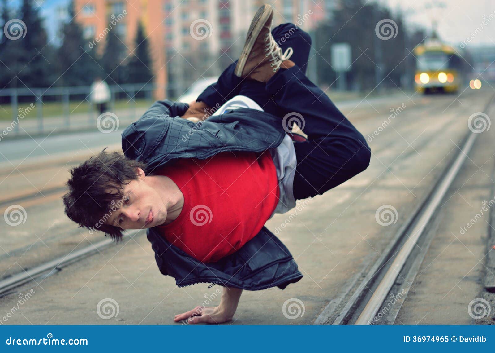 Breakdancer fotografering för bildbyråer. Bild av mode - 36974965