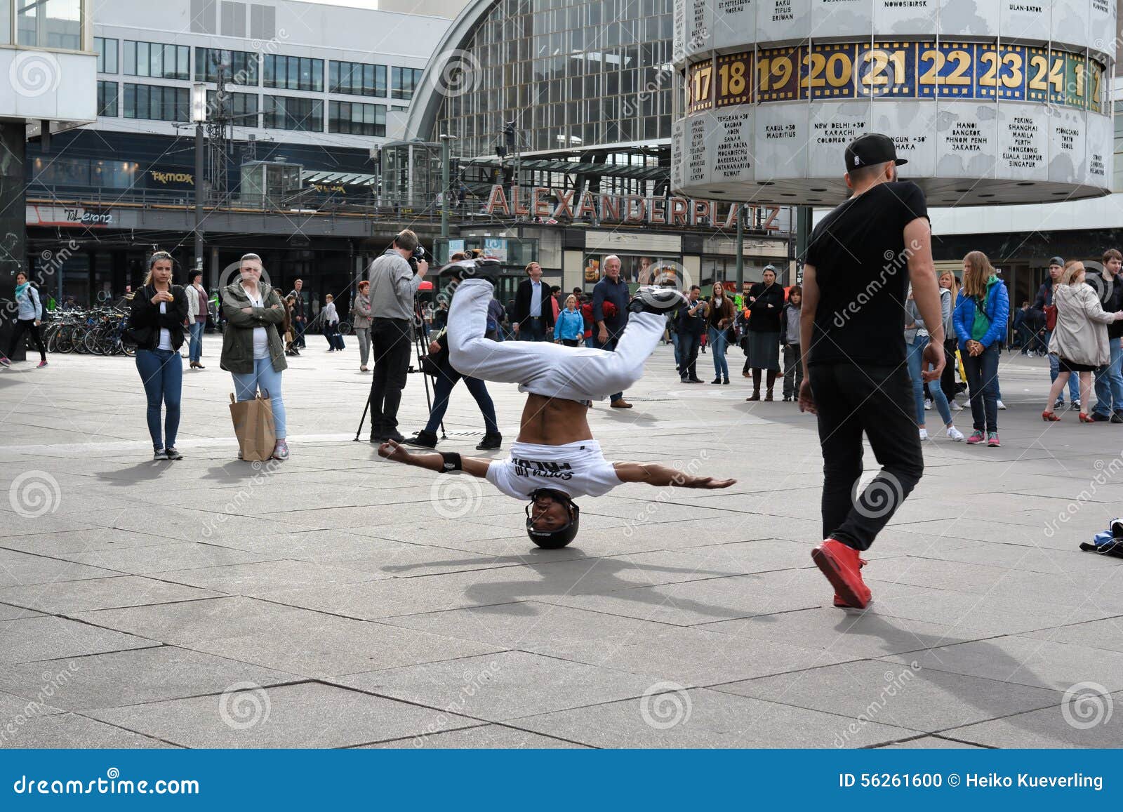 Breakdancer in Berlin editorial image. Image of dancers - 56261600