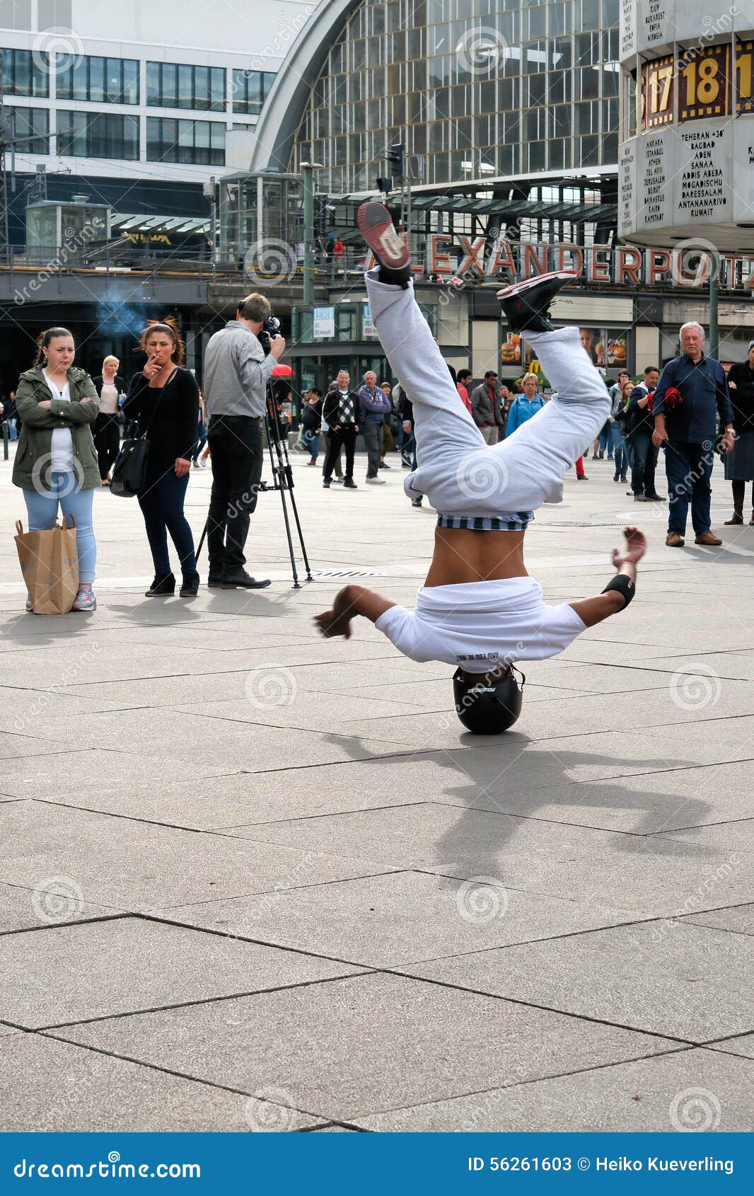 Breakdancer in Berlin editorial stock photo. Image of city - 56261603