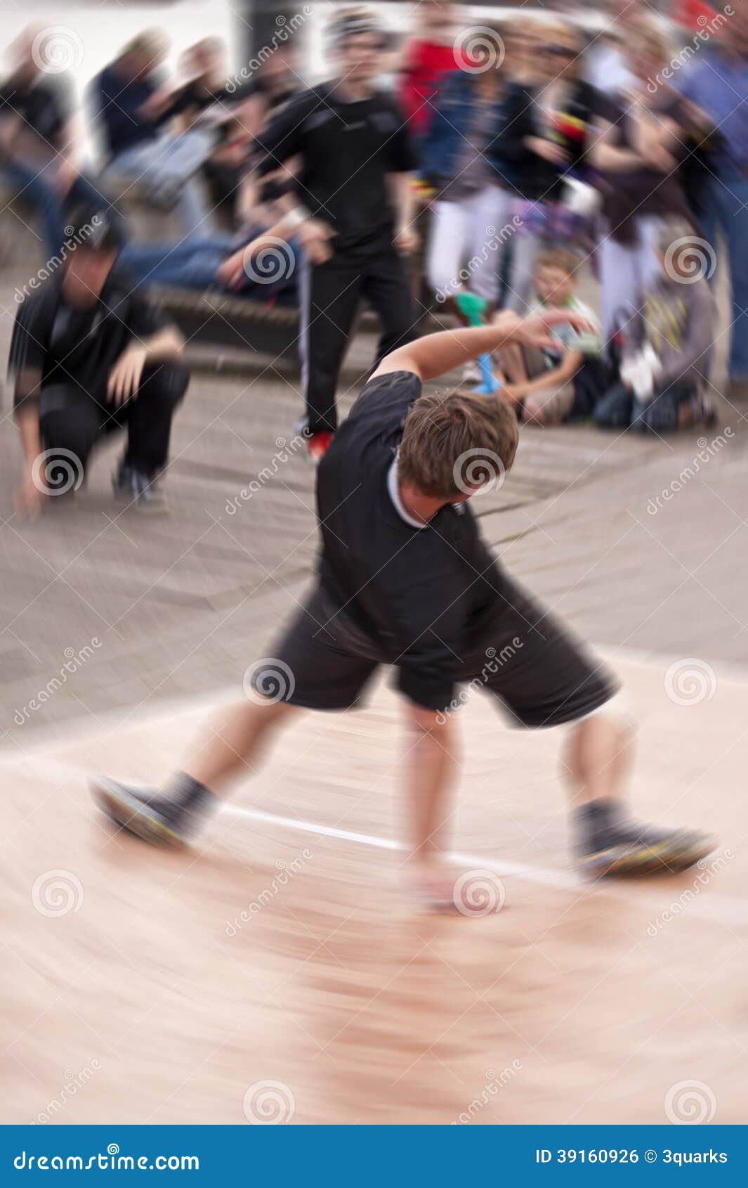 Breakdancer editorial photo. Image of body, power, beat - 39160926