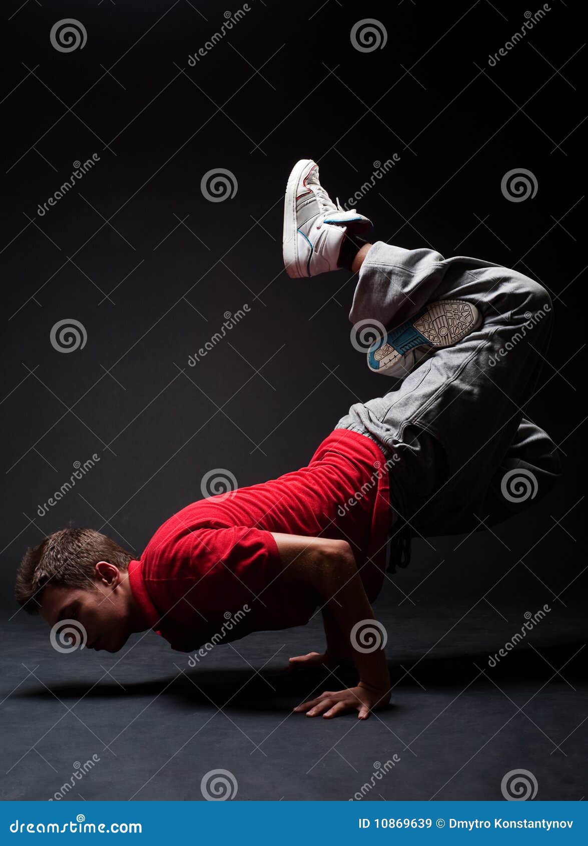 Breakdancer no gelo imagem de stock. Imagem de menino - 10869639