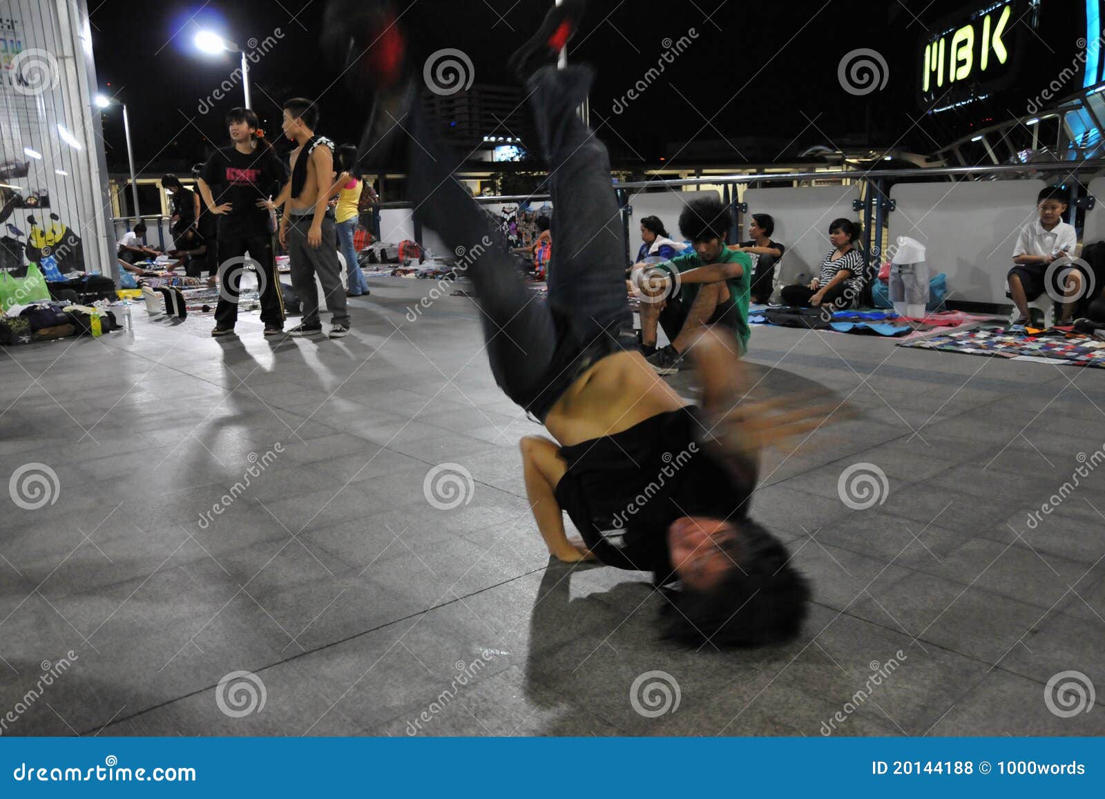 Breakdance Headspin