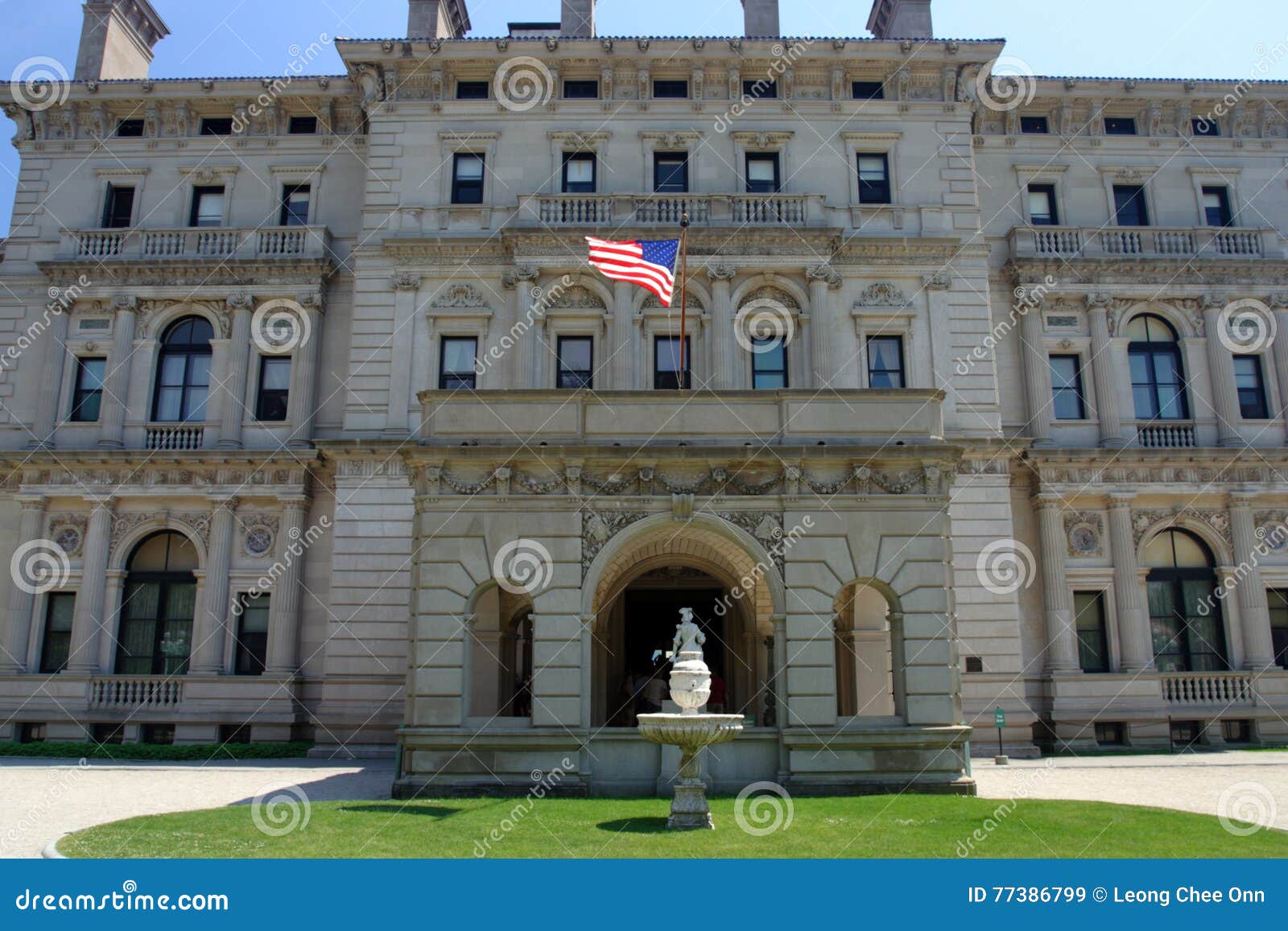 The Breakers Mansion on Ochre Point in Newport, Rhode Island Editorial ...