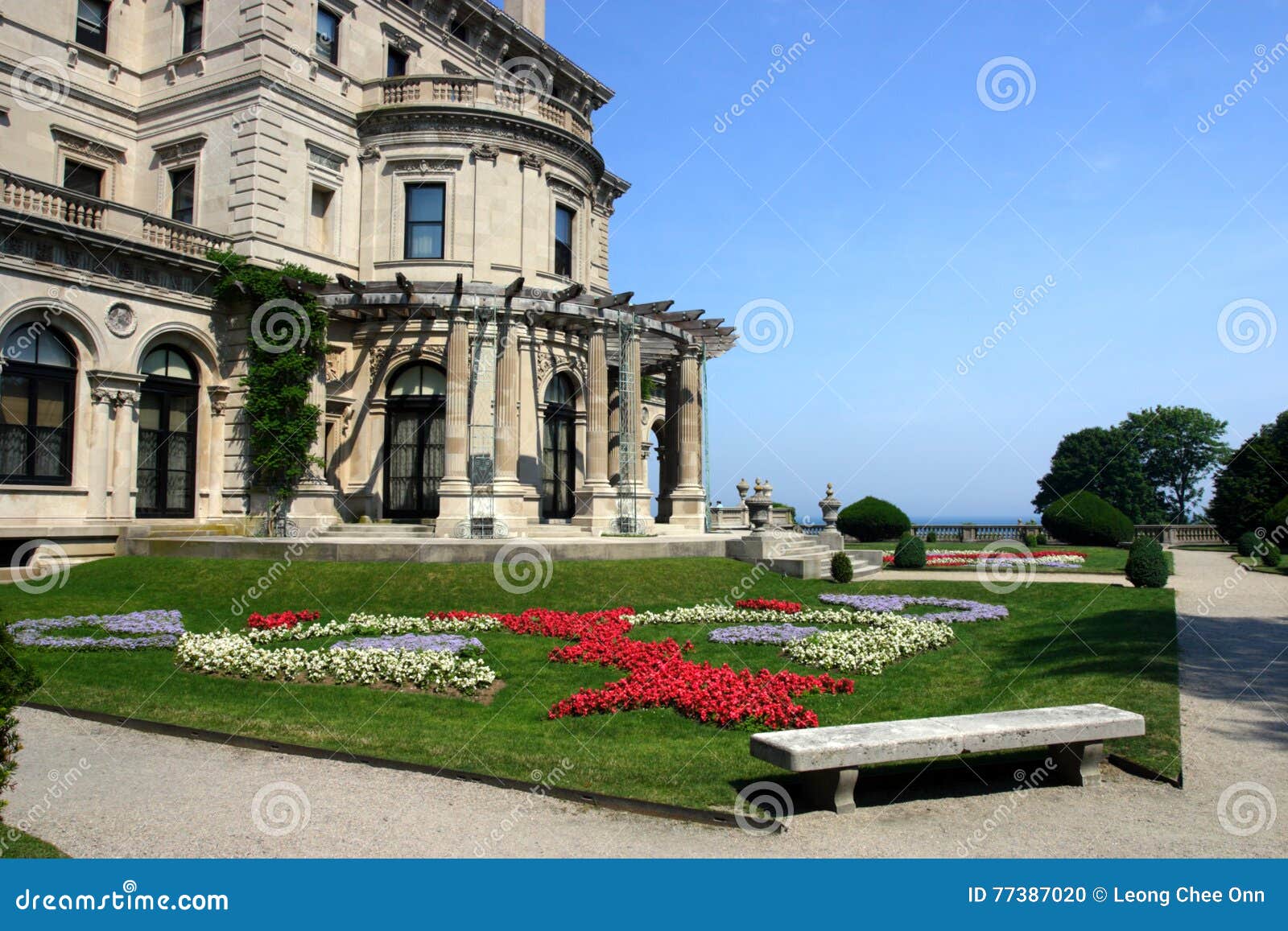 The Breakers Mansion on Ochre Point in Newport, Rhode Island Editorial ...