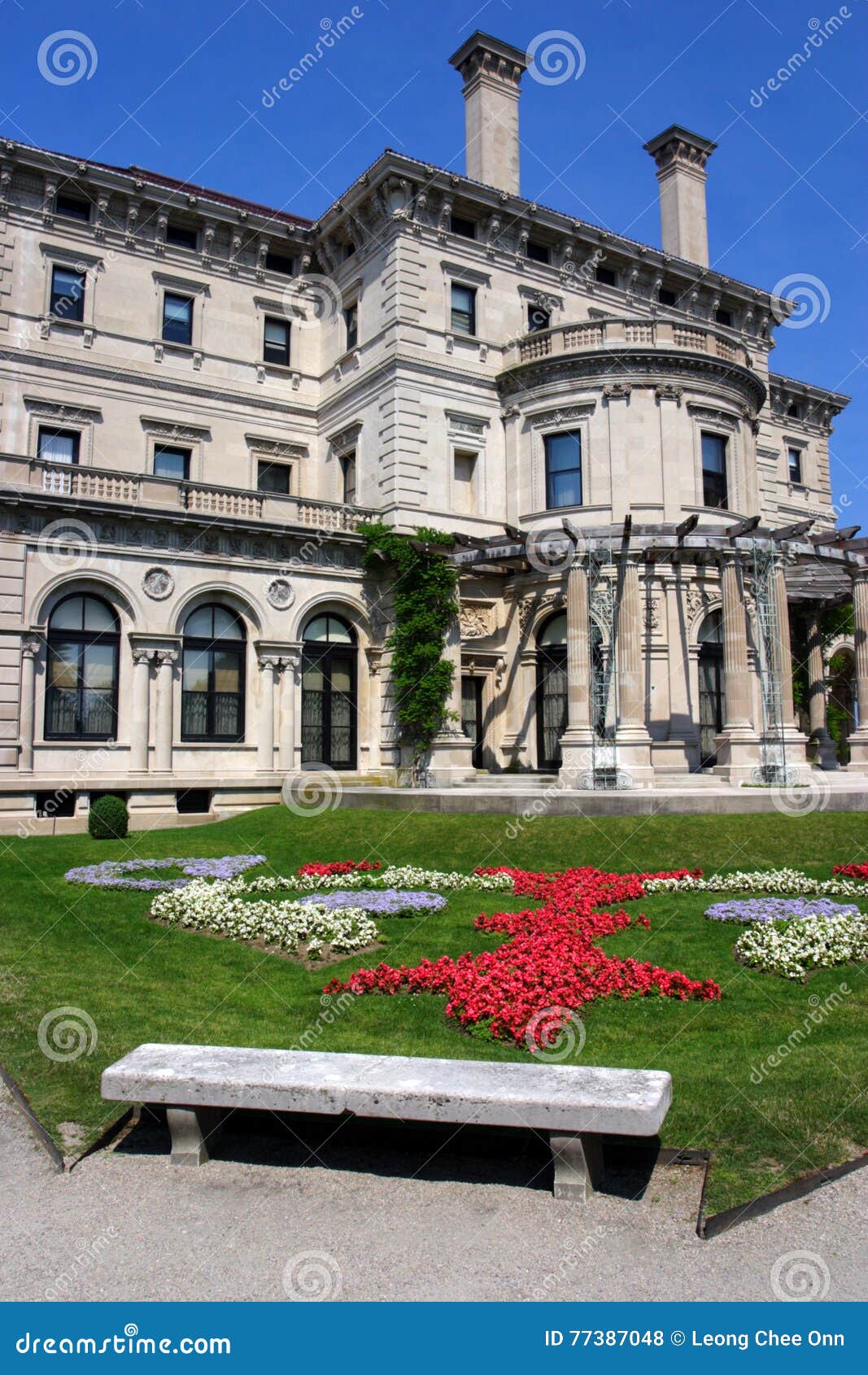 The Breakers Mansion on Ochre Point in Newport, Rhode Island Editorial ...