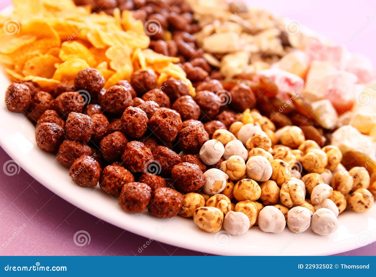 Breakfast Cereal on a Plate Stock Photo - Image of apple, multi: 22932502