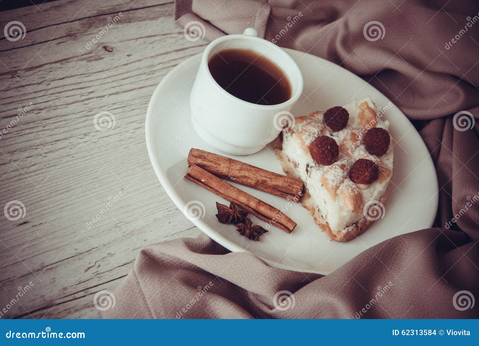 Breakfast with Cottage Cheese Kish Stock Photo - Image of green, dish ...