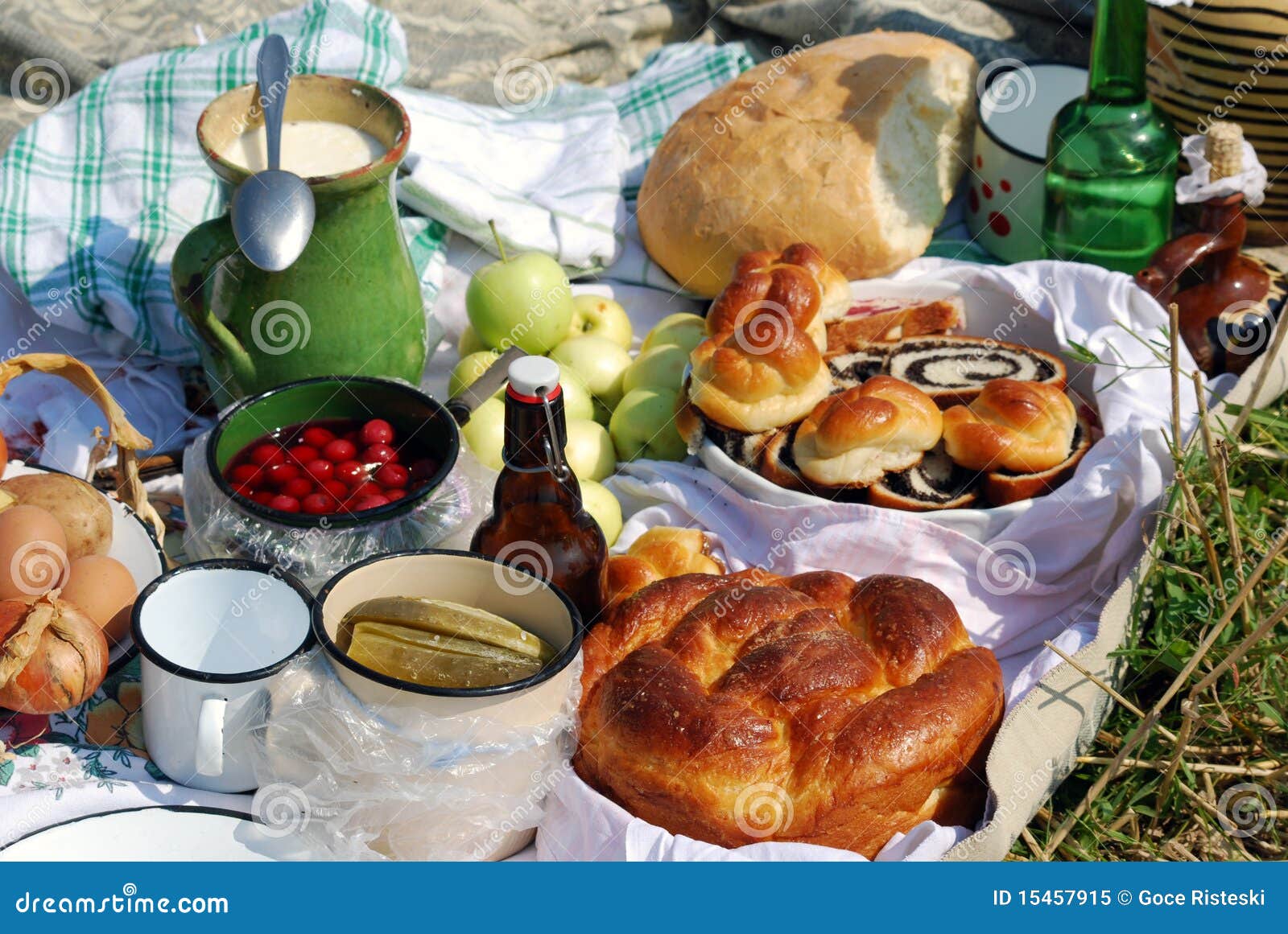 Breakfast on field stock image. Image of cherry, bannock - 15457915