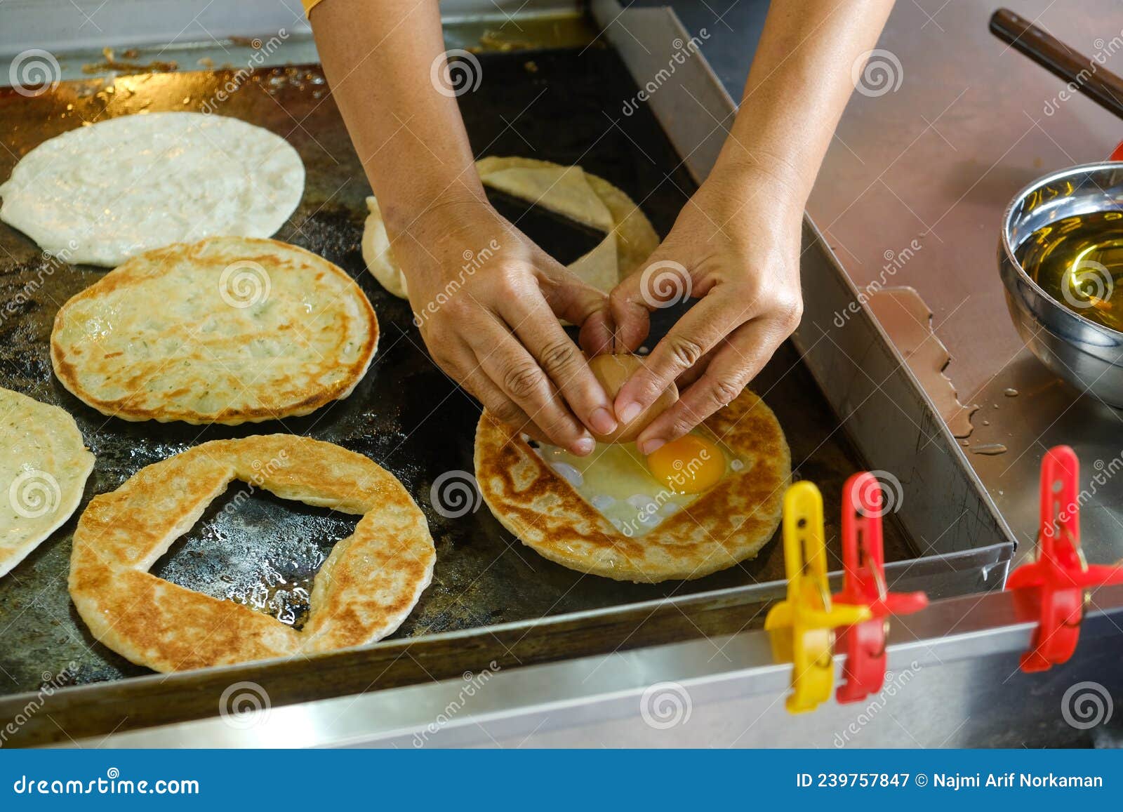 Breaking Egg for Roti Sarang Burung Stock Image - Image of cooking ...