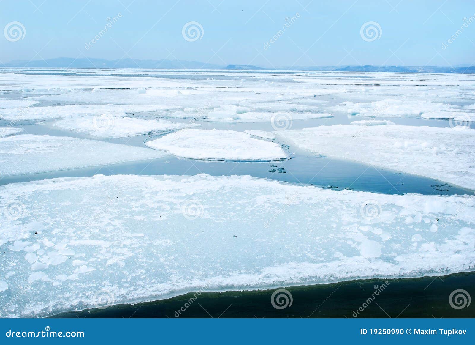 Breaking spring ice floe stock photo. Image of landscape - 19250990