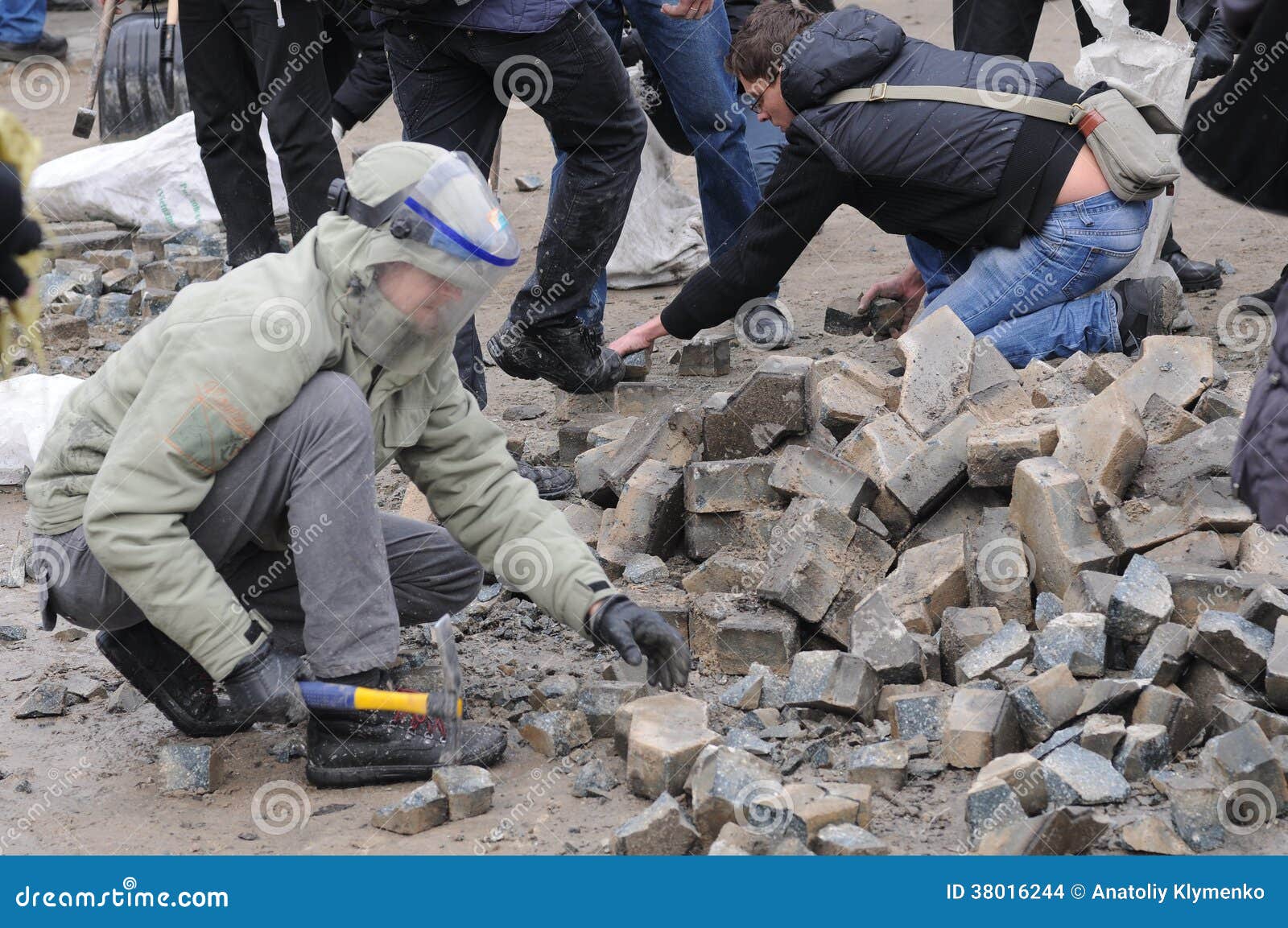 Breaking Stones in Kiev, Ukraine Editorial Stock Image - Image of ...