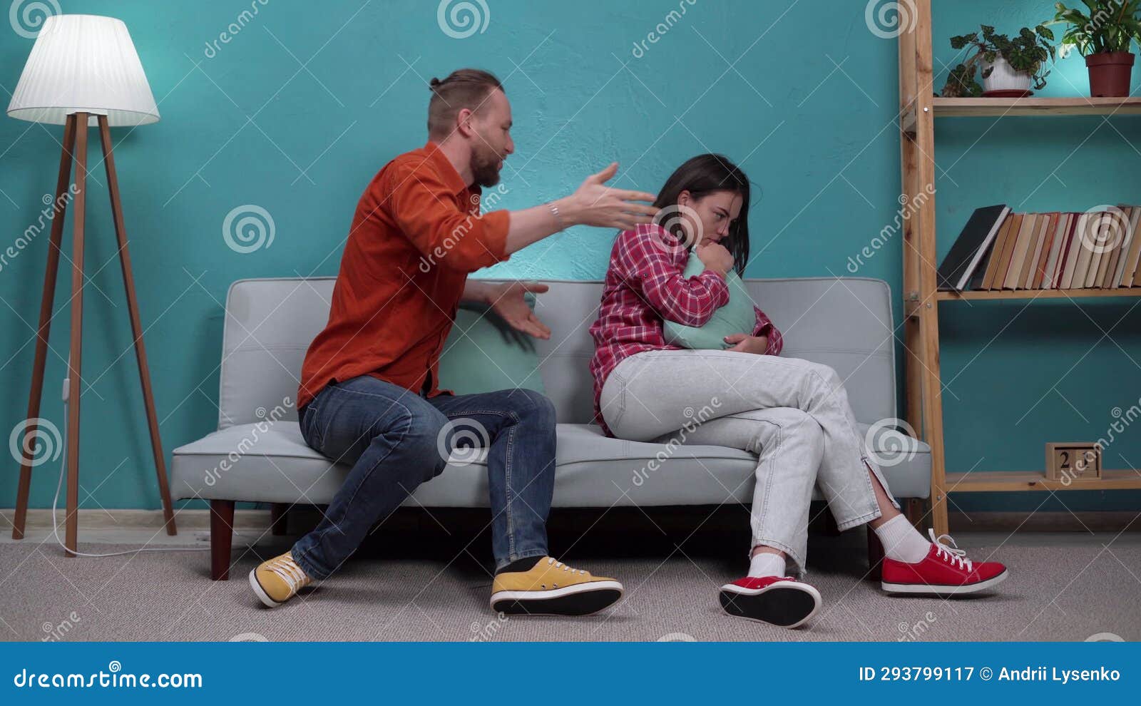 Breaking Up And Divorce Concept Young Married Couple Having Fight And