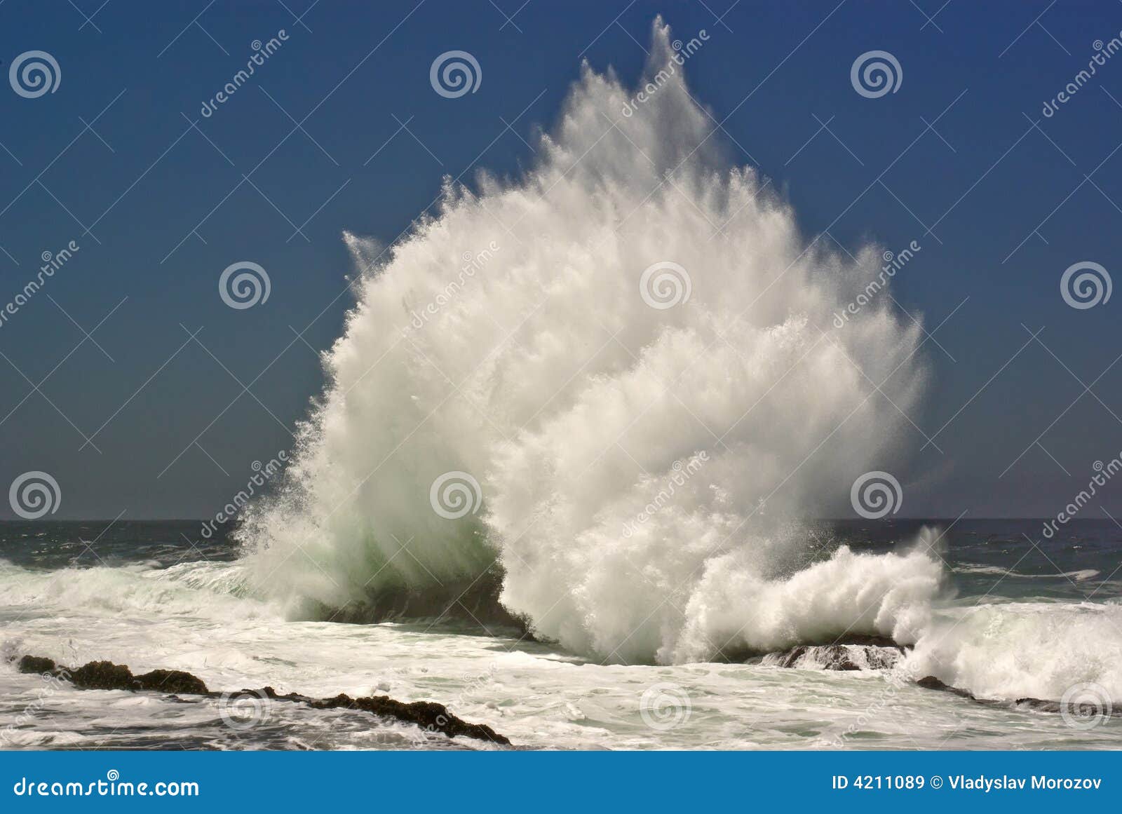 Breaking Wave on Ocean Beach Stock Image - Image of huge, billow: 4211089