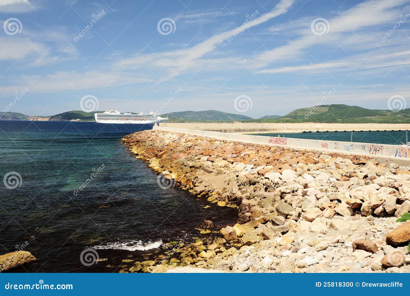 The Breakwater and Cruise Ship Stock Photo - Image of wall, sardina ...