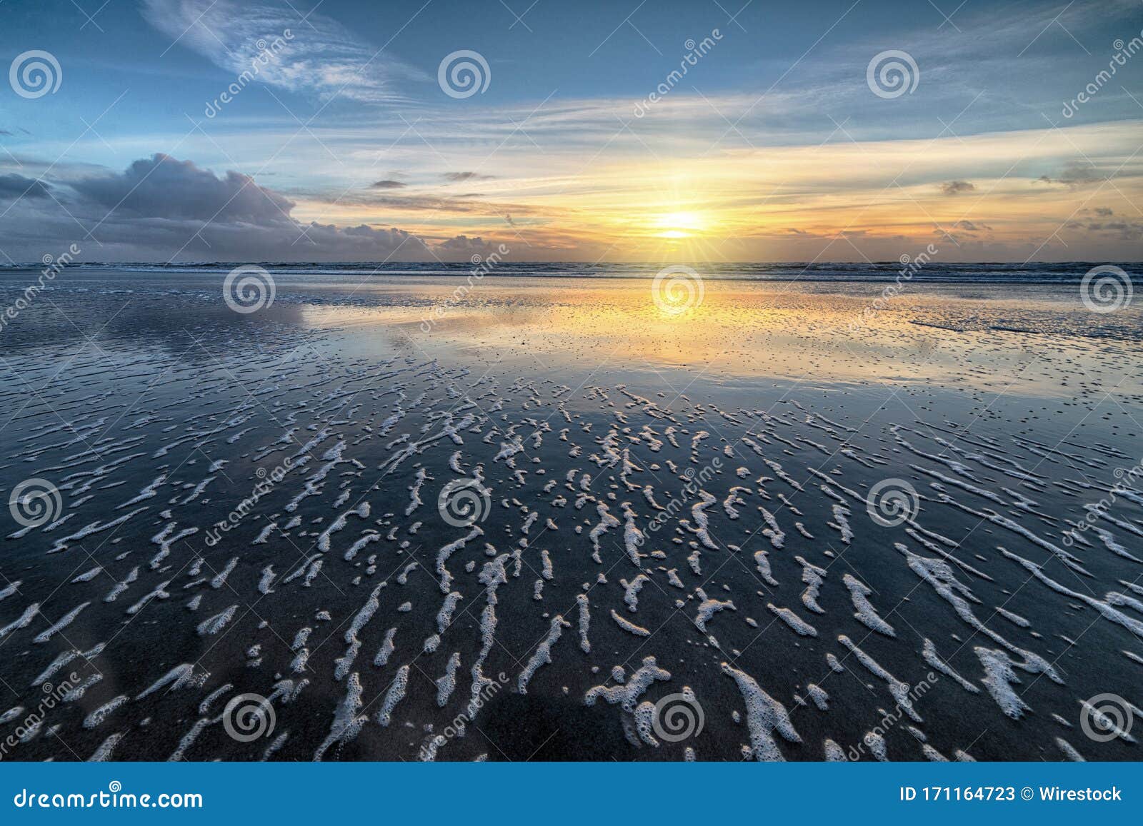 Breathtaking Sunset Scenery Over the Foamy Ocean Stock Image - Image of ...