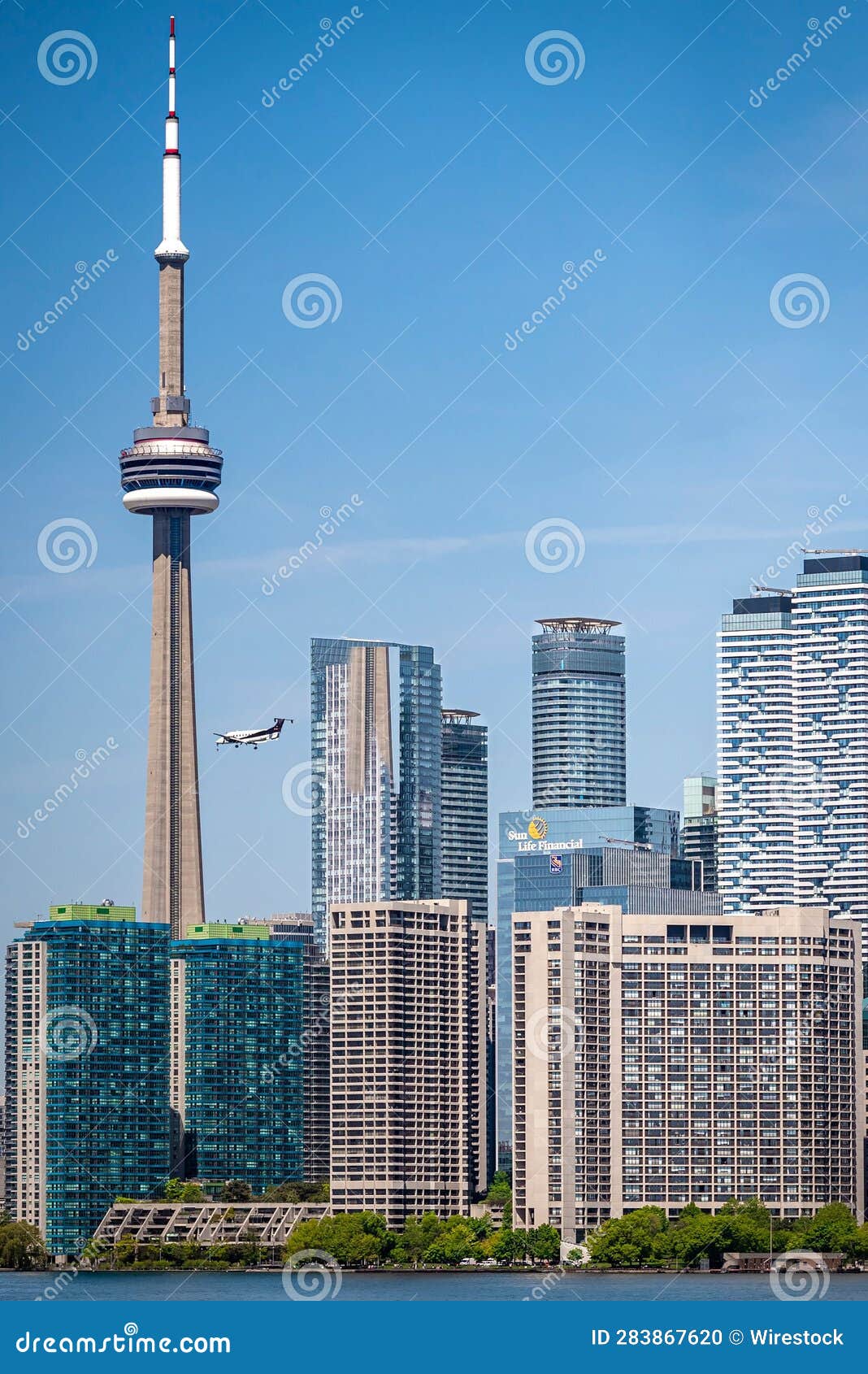 Breathtaking View of Toronto, Canada S Skyline, Featuring a Majestic ...