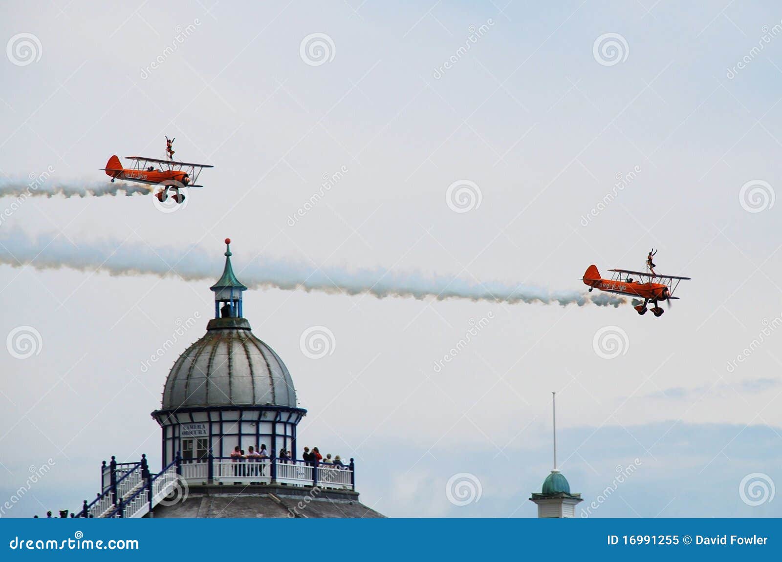 Breitling Wing Walking Team Editorial Image - Image of teamwork, boeing ...